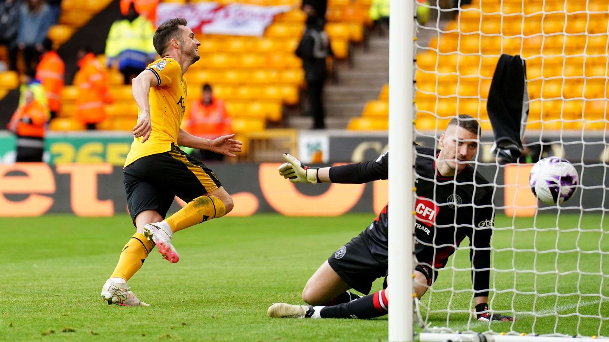 Wolves 1-0 Sheffield United: Jack Robinson and Vinicius Souza shove ...