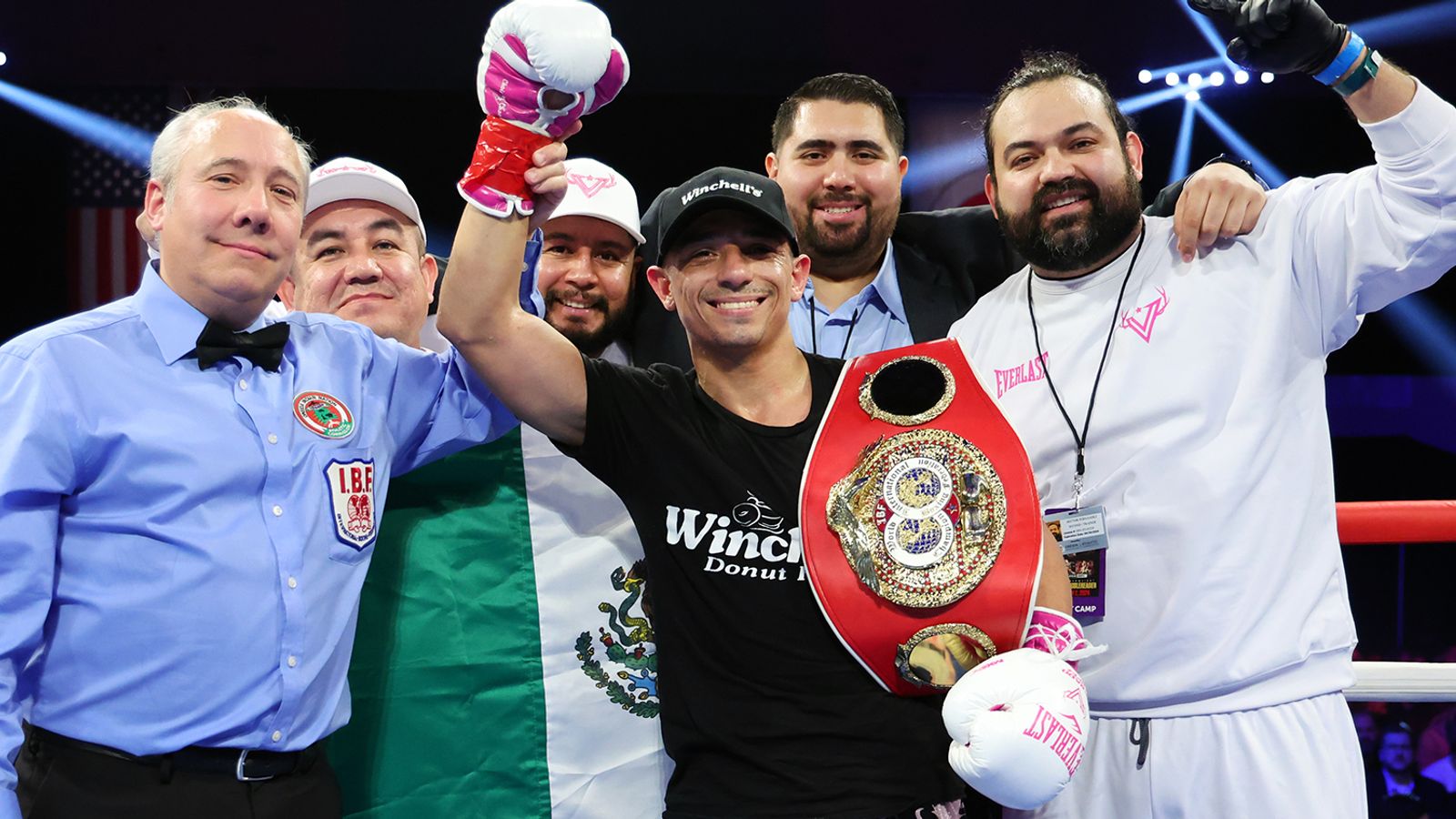 Raymond Ford wins WBA featherweight world title with dramatic final ...