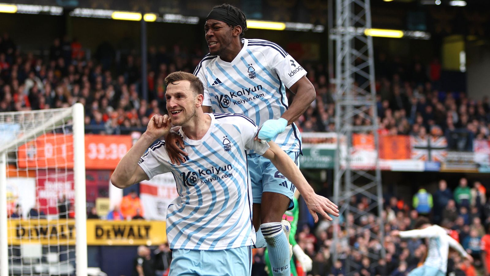 Luton 1-1 Nottm Forest: Luke Berry fires home late leveller to keep ...