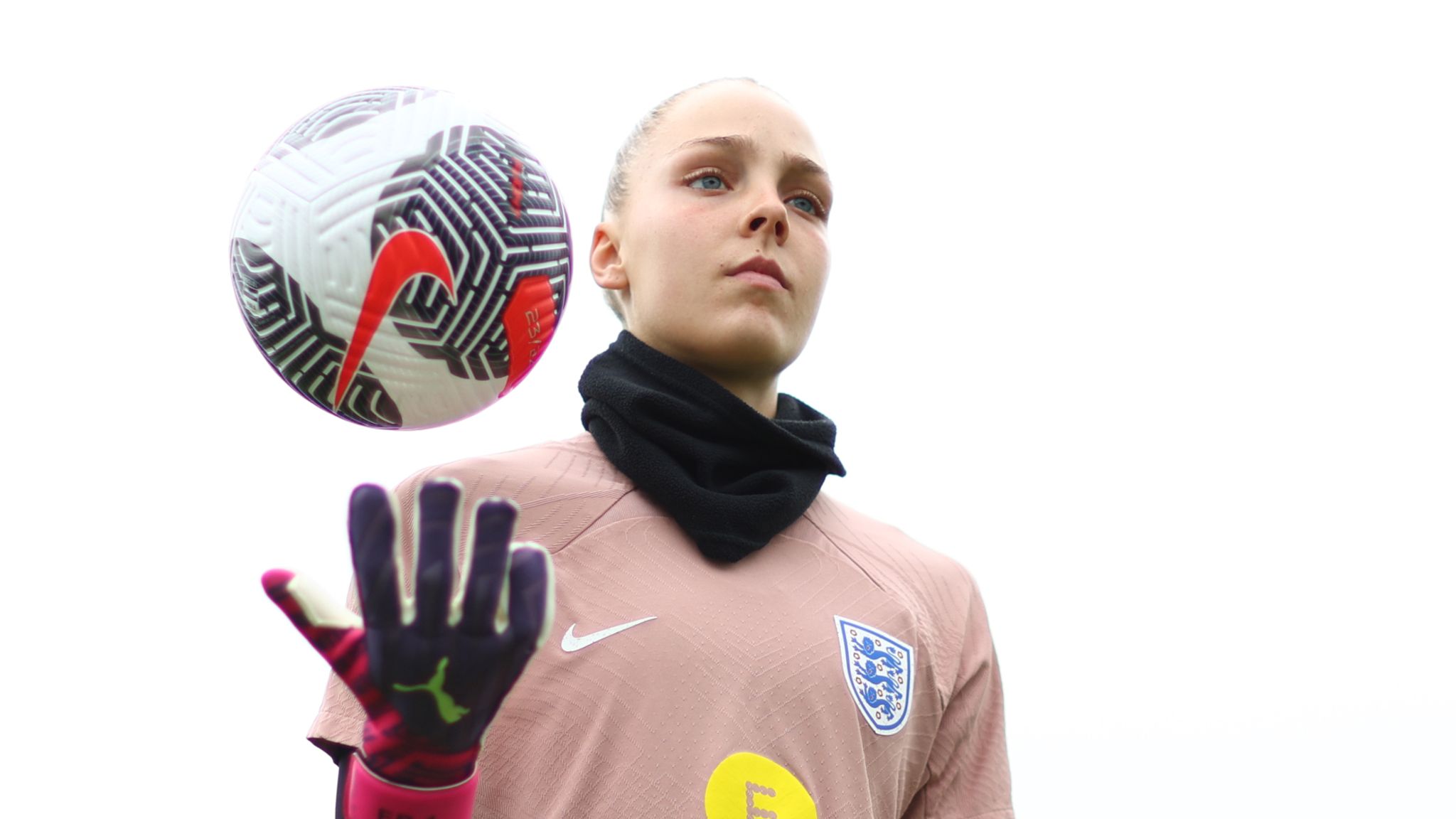 Ellie Roebuck: Manchester City and England goalkeeper recovering from ...