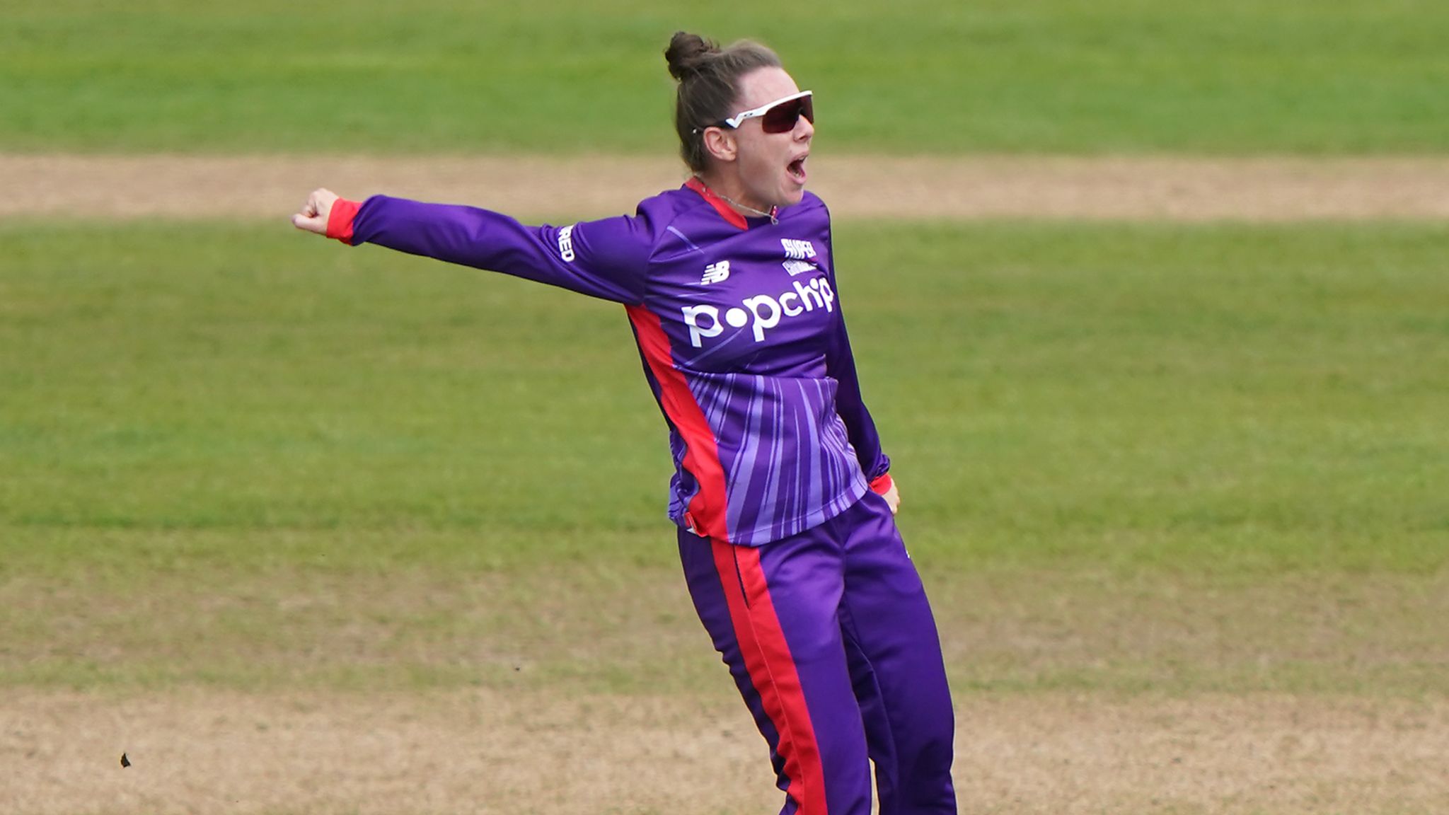 New Zealand vs England: Jon Lewis hoping Tammy Beaumont causes ...