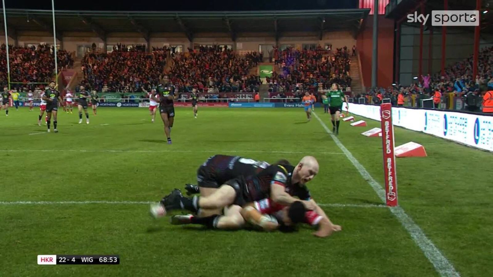 'It's play on, everybody stopped!' | Kelepi Tanginoa runs the full ...