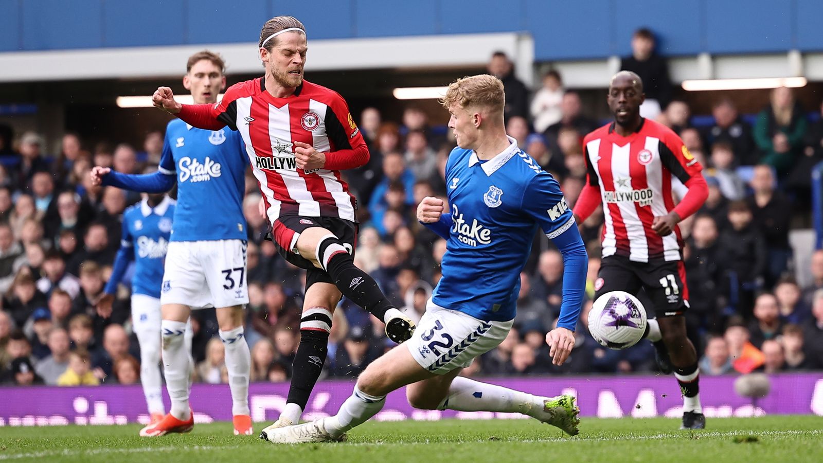 Everton 1 - 0 Brentford - Match Report & Highlights
