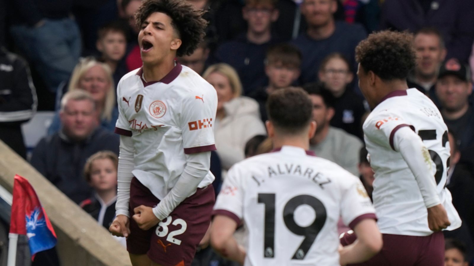 Crystal Palace 2-4 Man City: Kevin De Bruyne helps move champions level ...