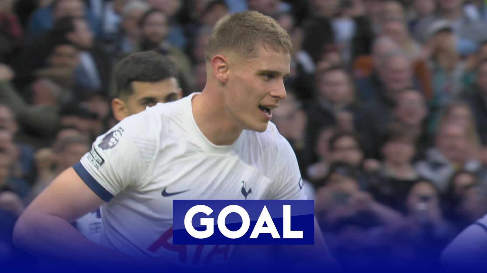 Micky van de Ven blasts Tottenham back into the lead with great strike | Football News | Sky Sports
