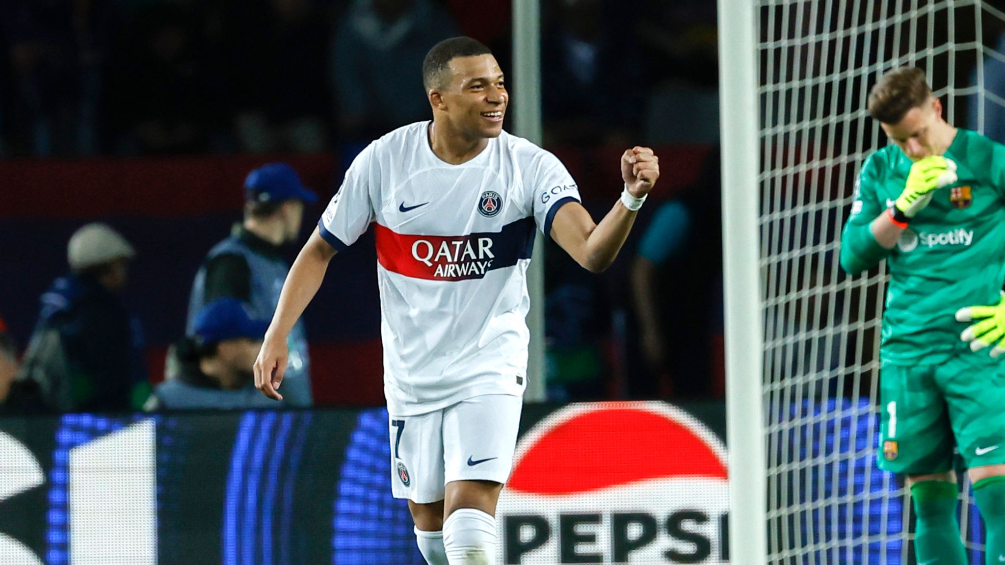 Barcelona 1-4 Paris Saint-Germain (Agg: 4-6): Kylian Mbappe stars as ...