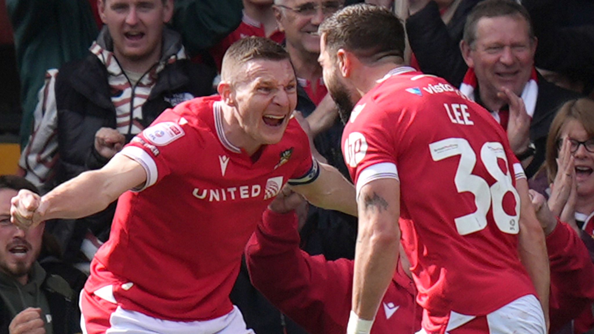 Wrexham 6 - 0 Forest Grn - Match Report & Highlights