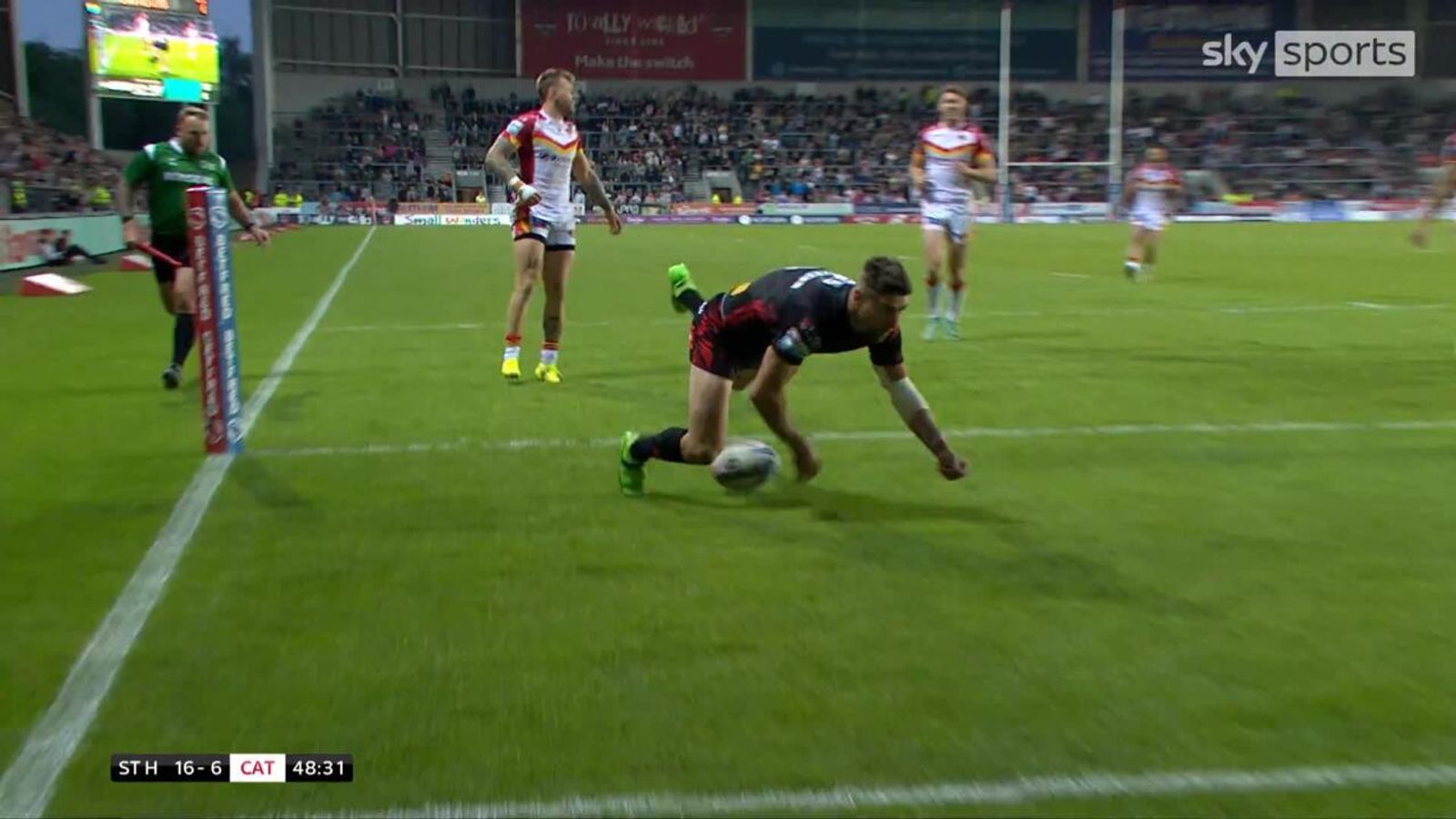 Tommy Makinson serves up another try for St Helens against Catalans ...