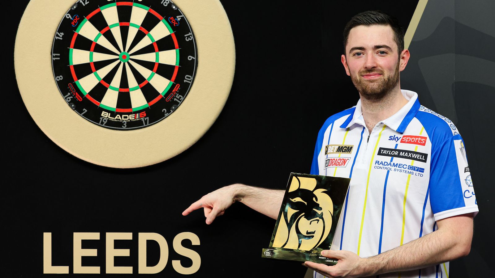 Premier League Darts: Luke Humphries defeats Michael van Gerwen to win ...