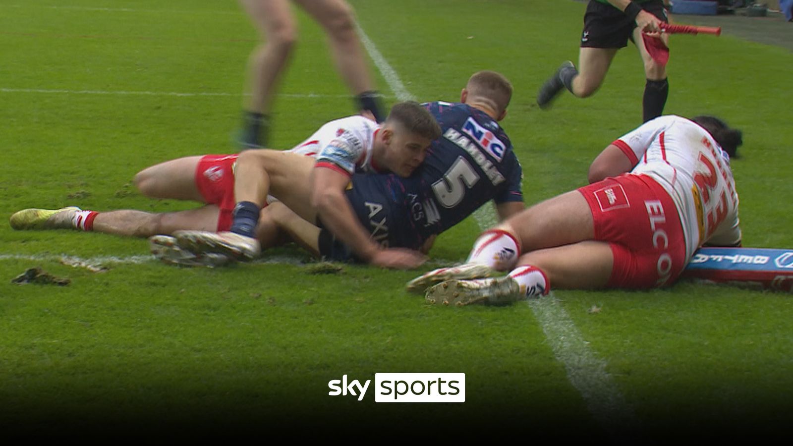 Ash Handley goes over in the left corner after big sprint! | Rugby ...