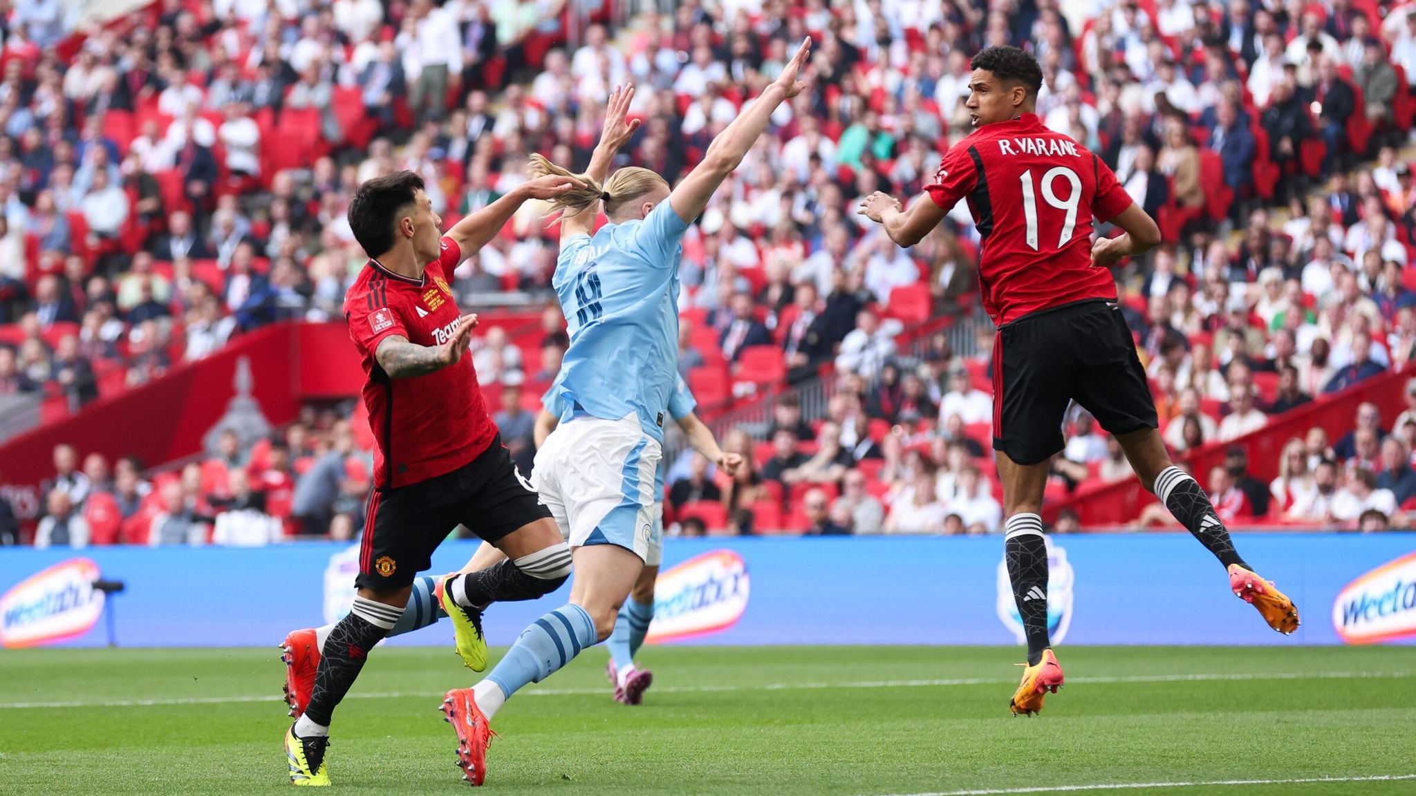 Man City 1 - 2 Man Utd - Match Report & Highlights