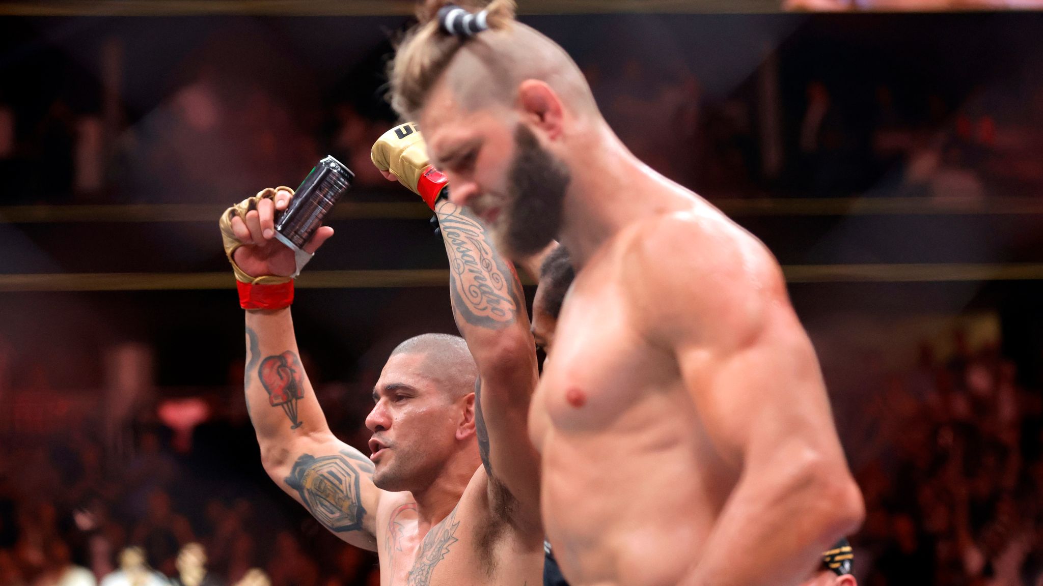 Alex Pereira stops Jiri Prochazka in second-round TKO at UFC 303 after ...