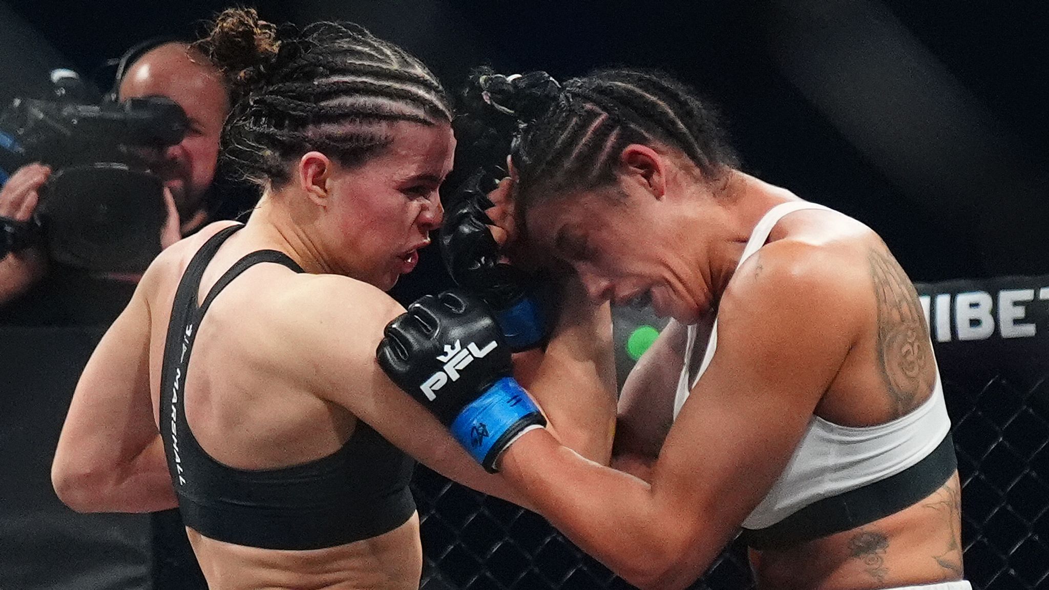 Savannah Marshall stops Mirela Vargas in MMA debut at PFL Europe before ...