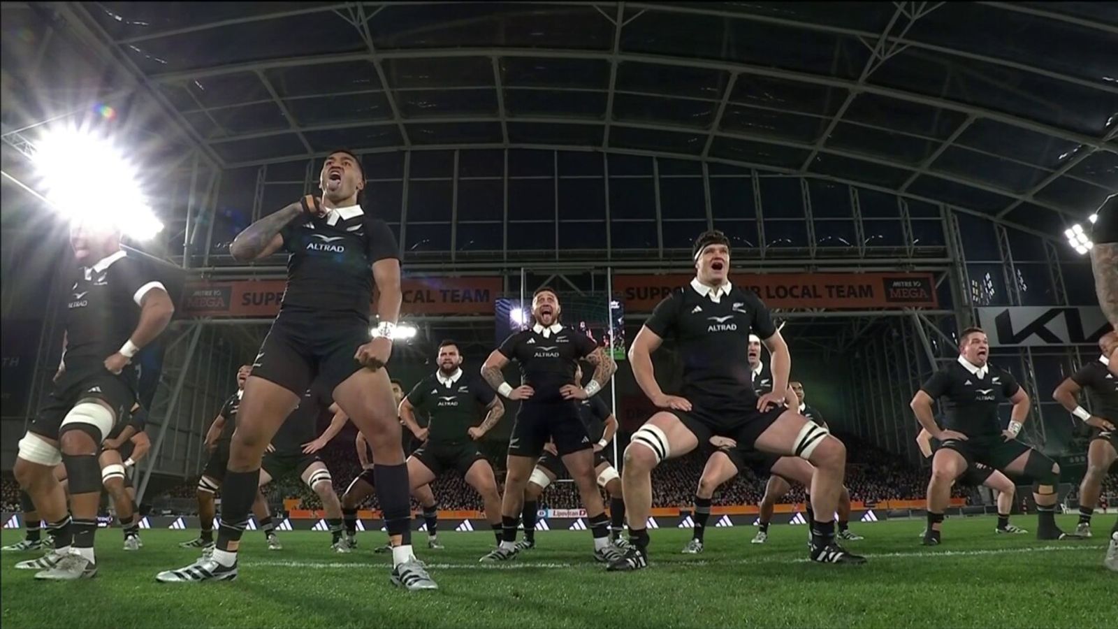 England face up to the New Zealand Haka | Rugby Union News | Sky Sports