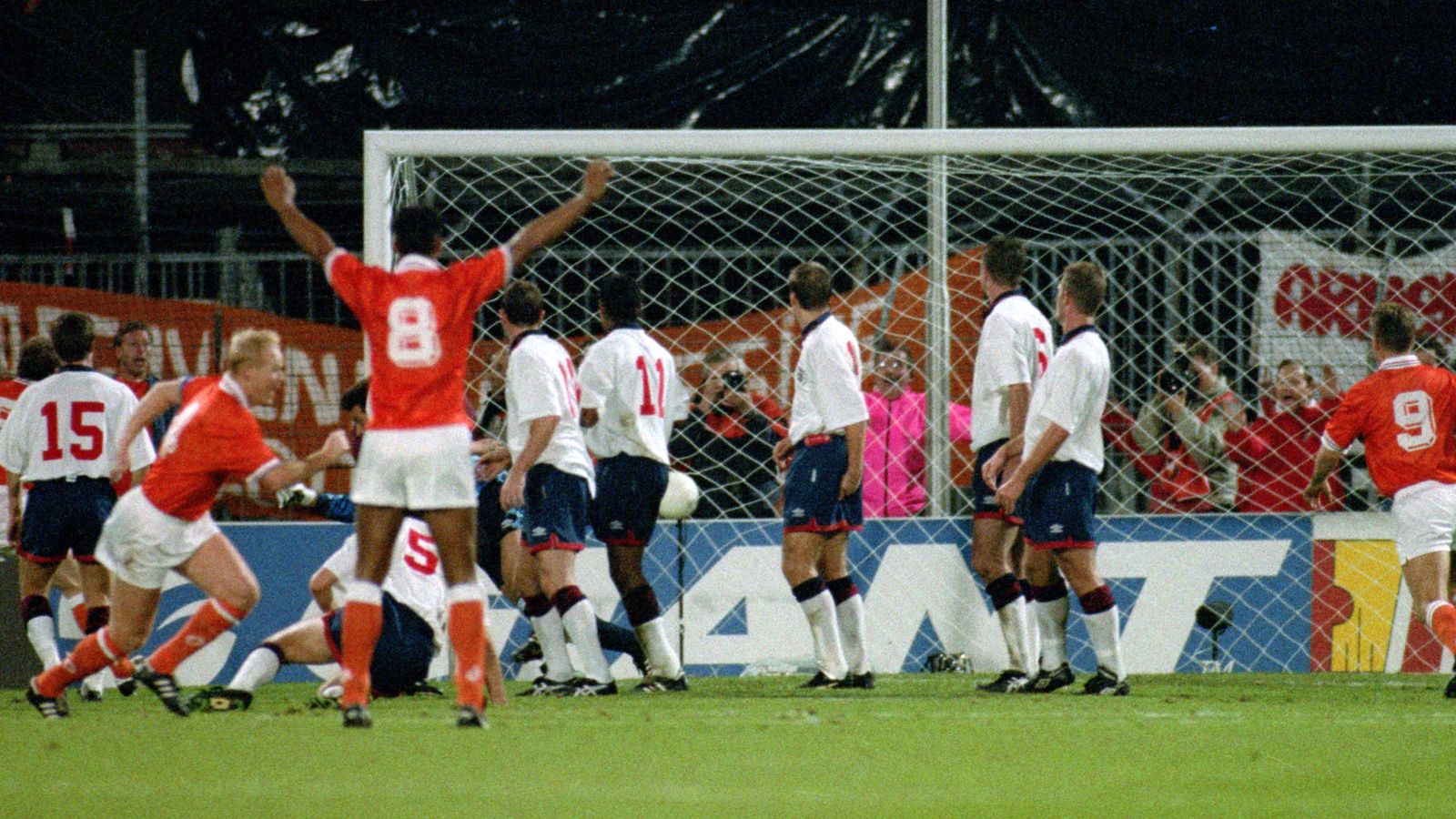 When Netherlands manager Ronald Koeman 'cheated' Graham Taylor's ...