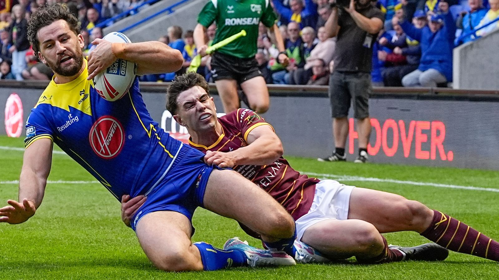 Super League: Warrington Wolves cruise to win over Huddersfield Giants ...