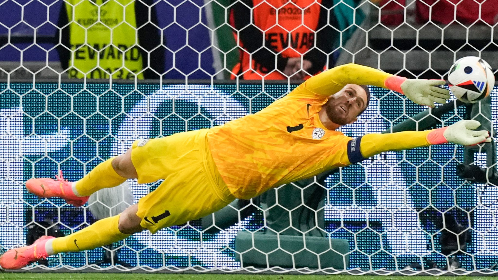 Portugal 0 - 0 Slovenia - Match Report & Highlights
