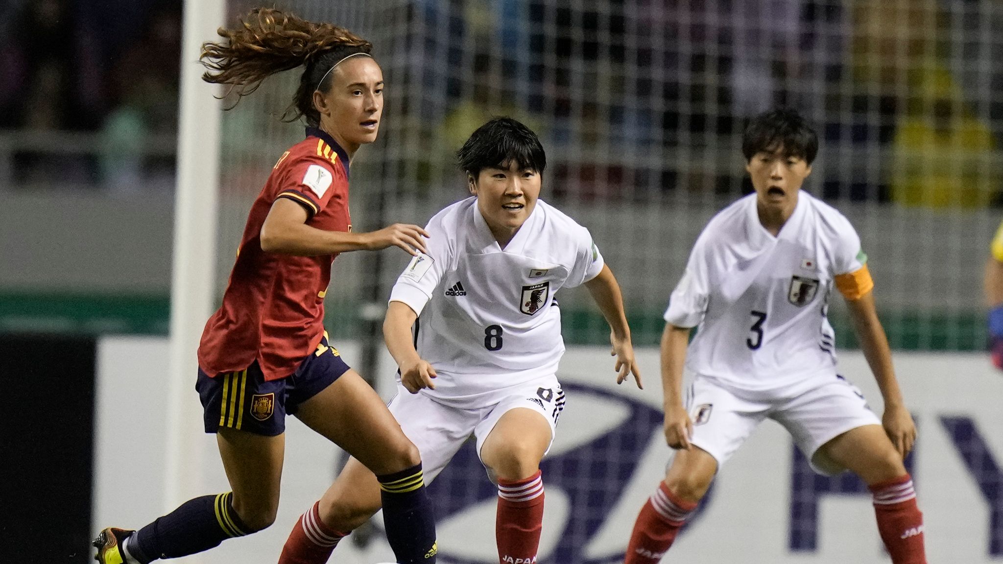 Lucy Bronze: Chelsea close in on England defender following expiration of Barcelona contract ...