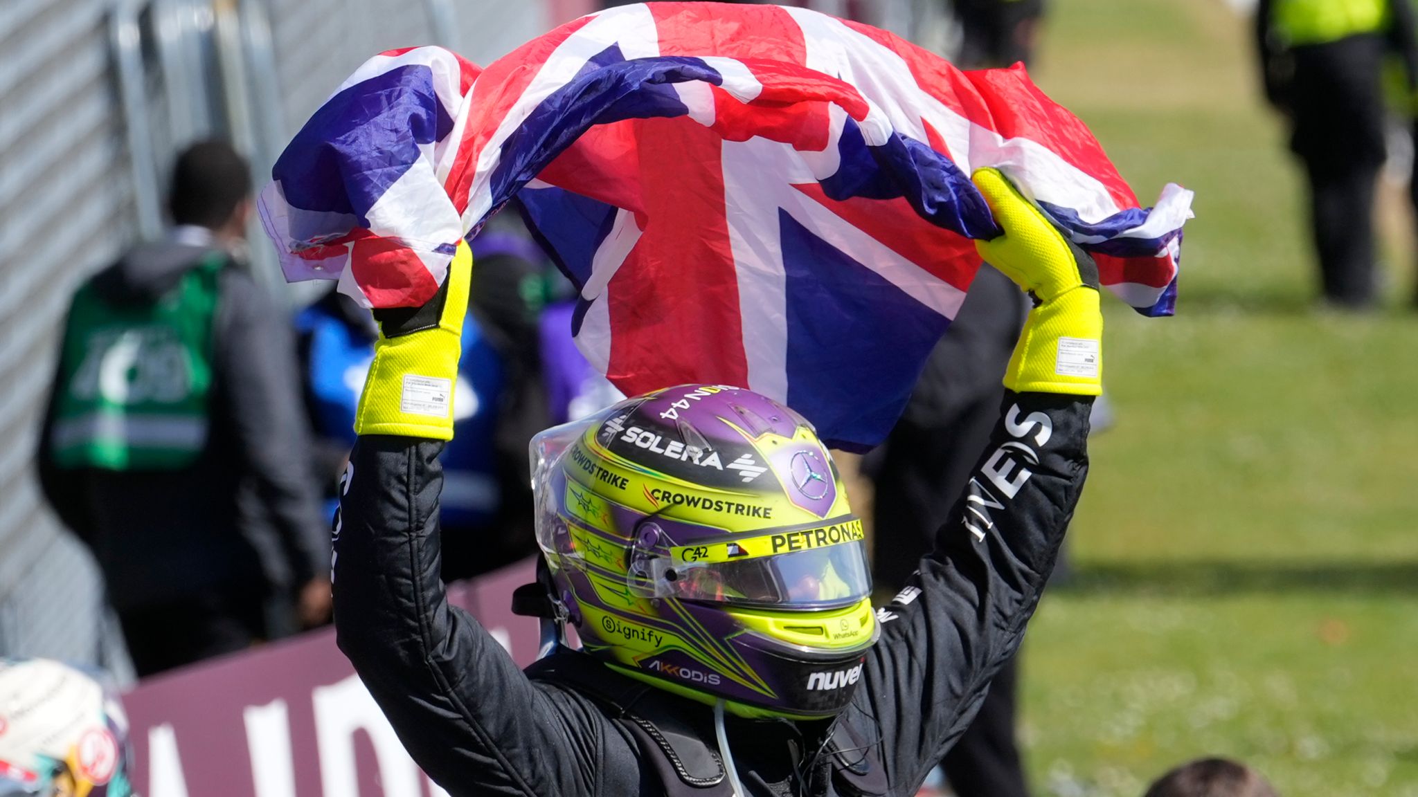 British GP: Lewis Hamilton holds off Max Verstappen to claim record ...