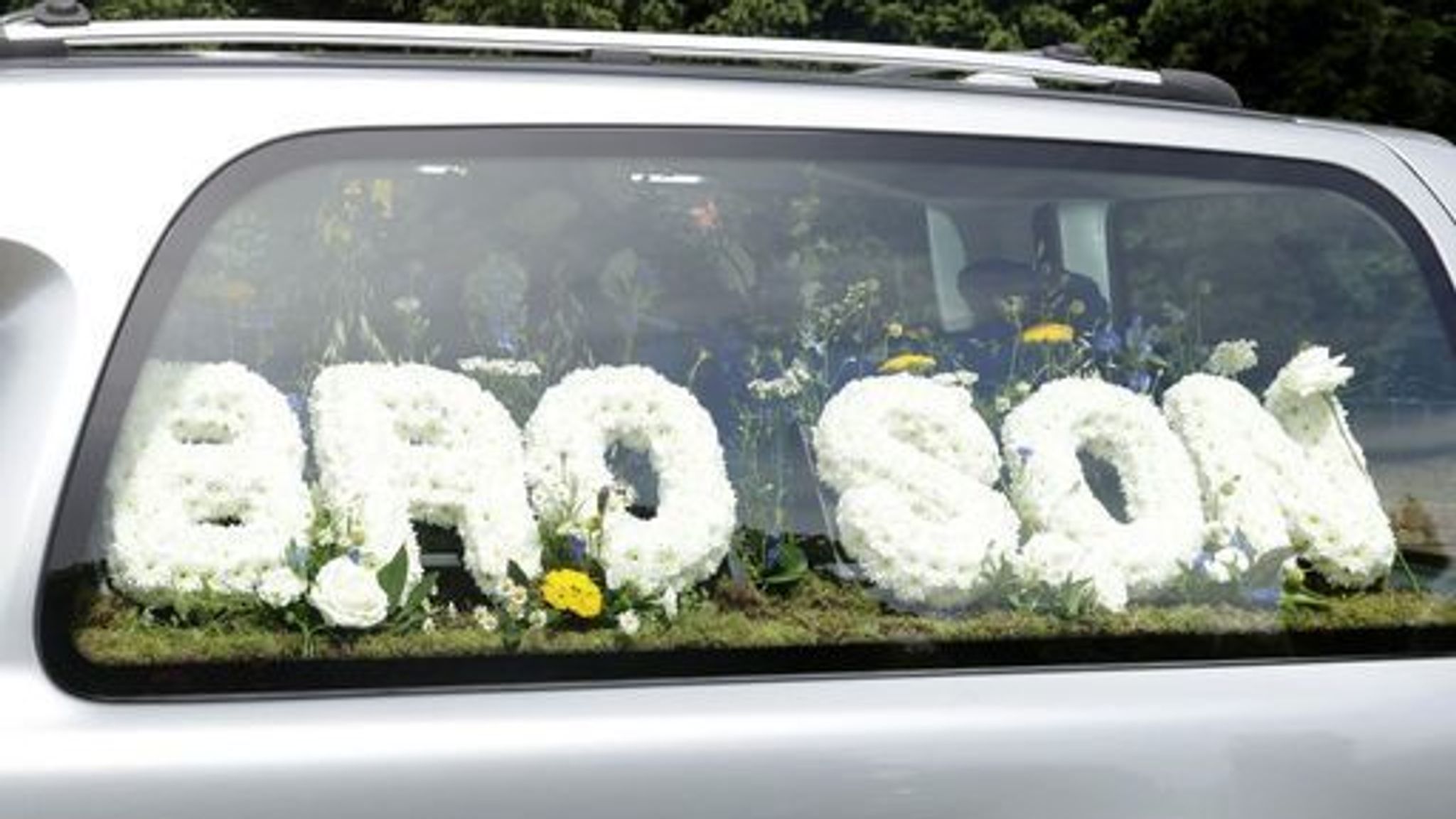Rob Burrow: Thousands pay final respects to Leeds Rhinos legend on ...