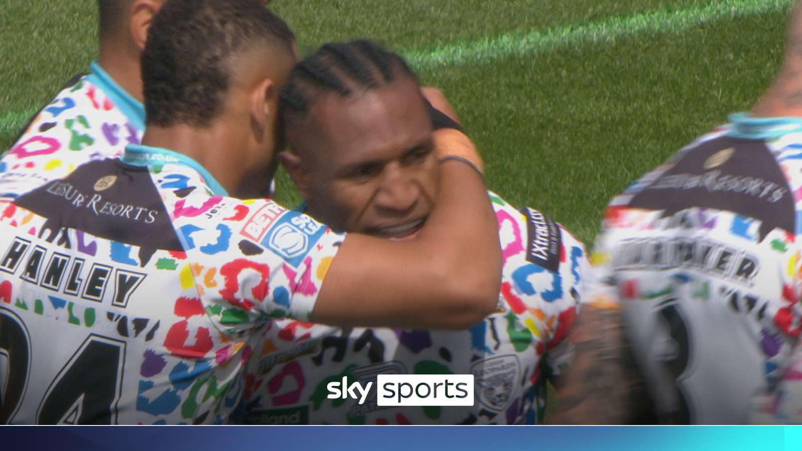 Edwin Ipape powers over for Leigh Leopards' opening try | Rugby League ...