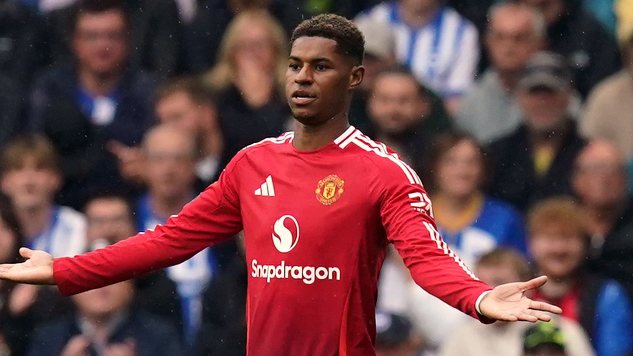 Manchester United lose late again as torrid away record under Erik ten ...