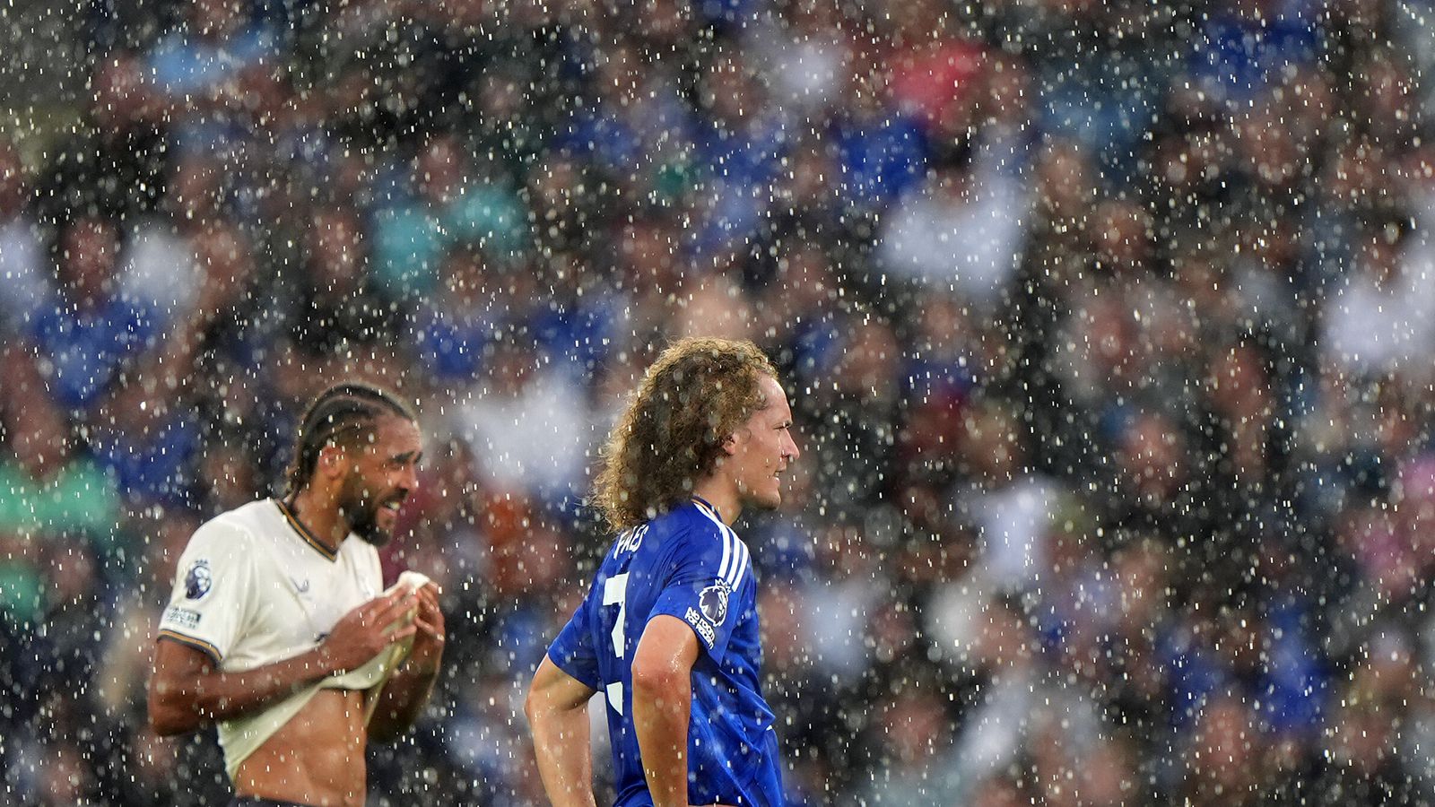 Leicester vs Everton restart delayed as deluge hits King Power Stadium ...