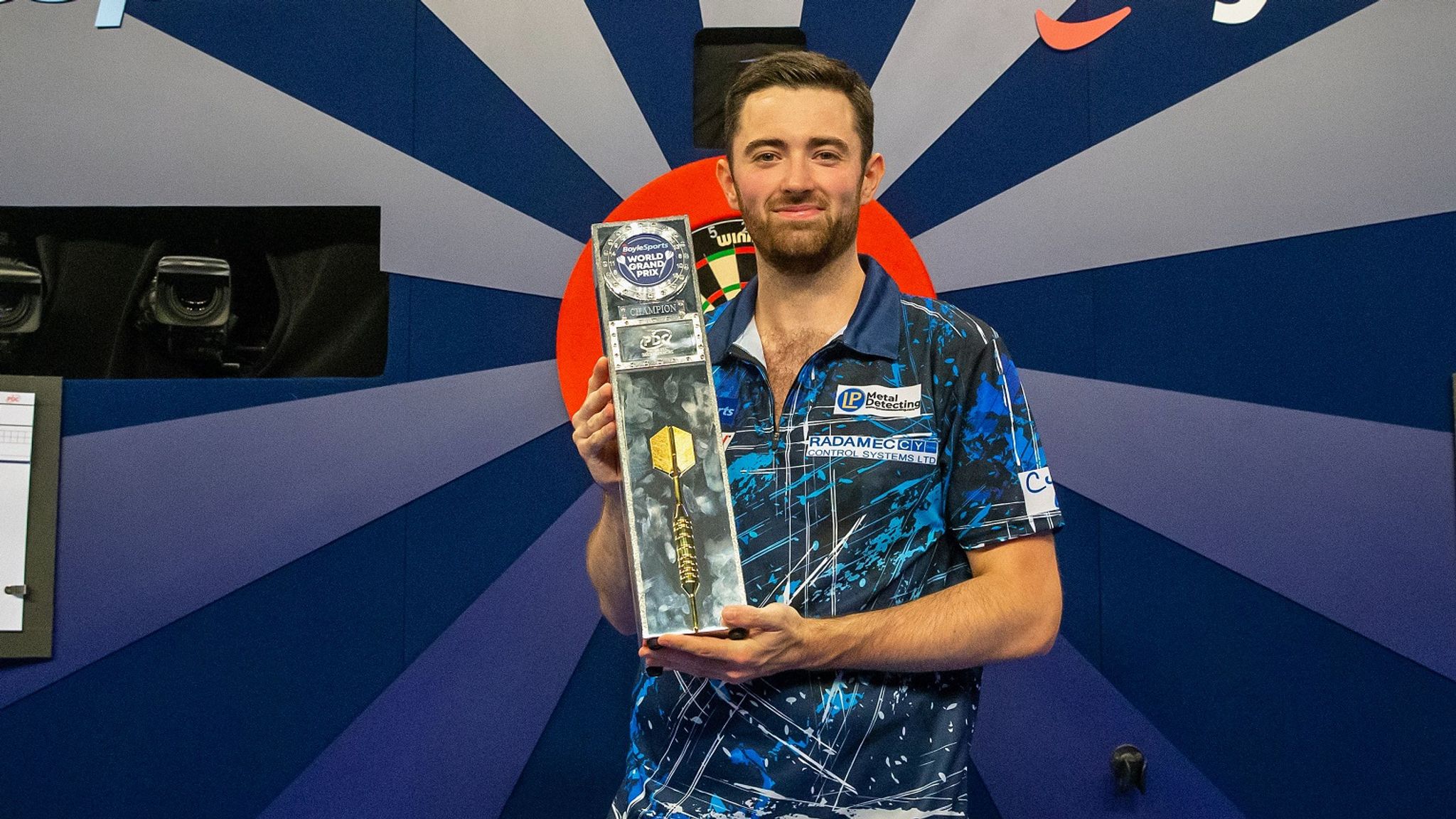 Players Championship: Luke Humphries denies Stephen Bunting to clinch ...