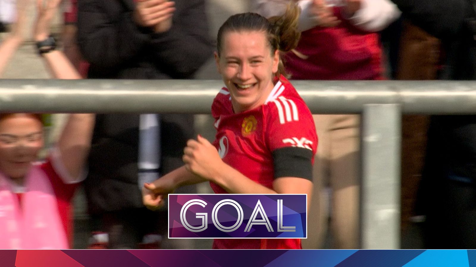 Elisabeth Terland gets her first goal for Man Utd with super volley ...