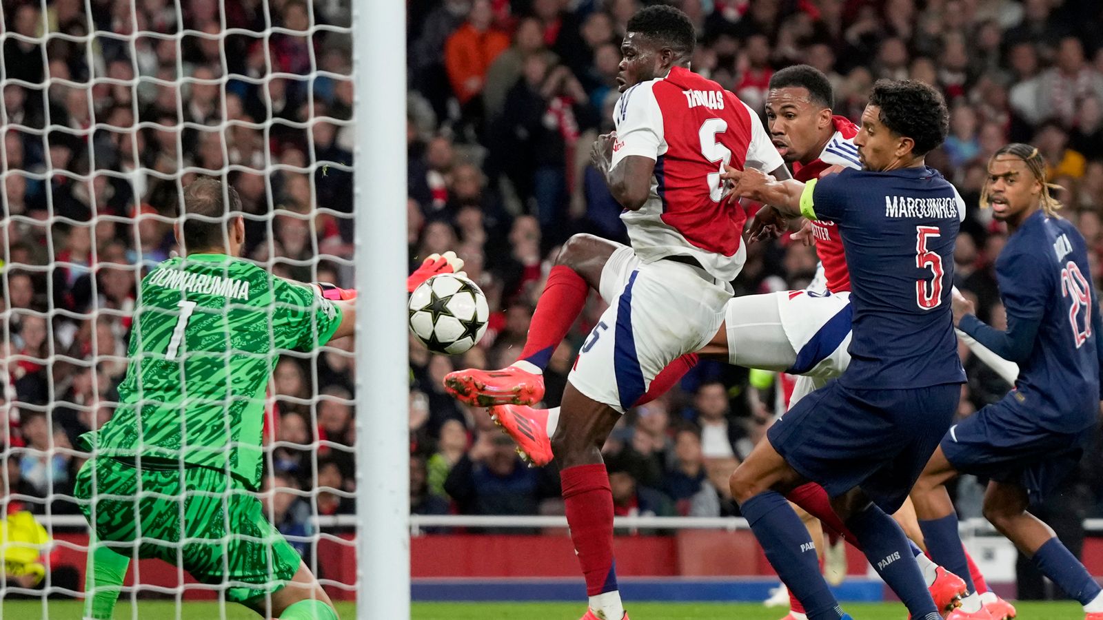 Arsenal 2 - 0 PSG - Match Report & Highlights