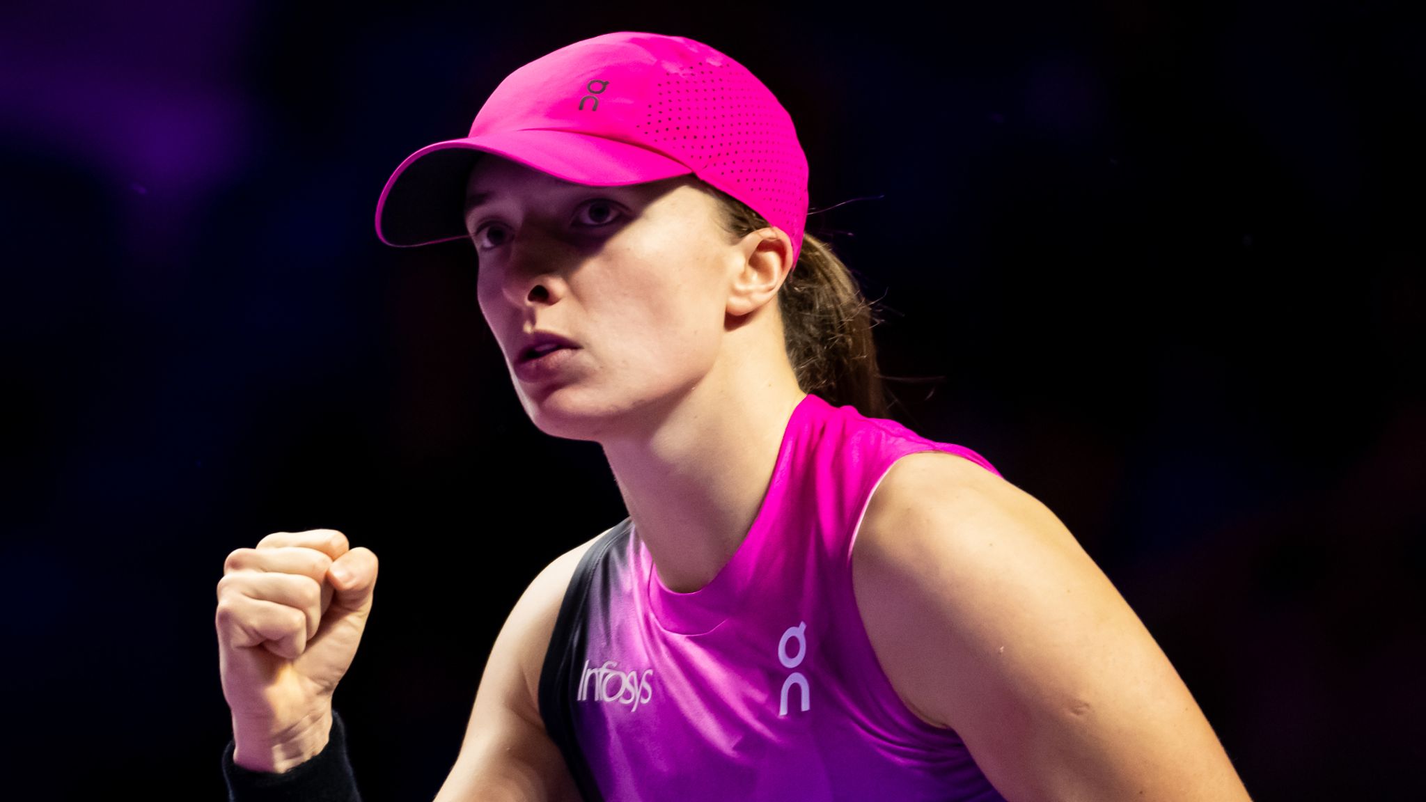WTA Finals: Iga Swiatek recovers from poor start to win opening match ...