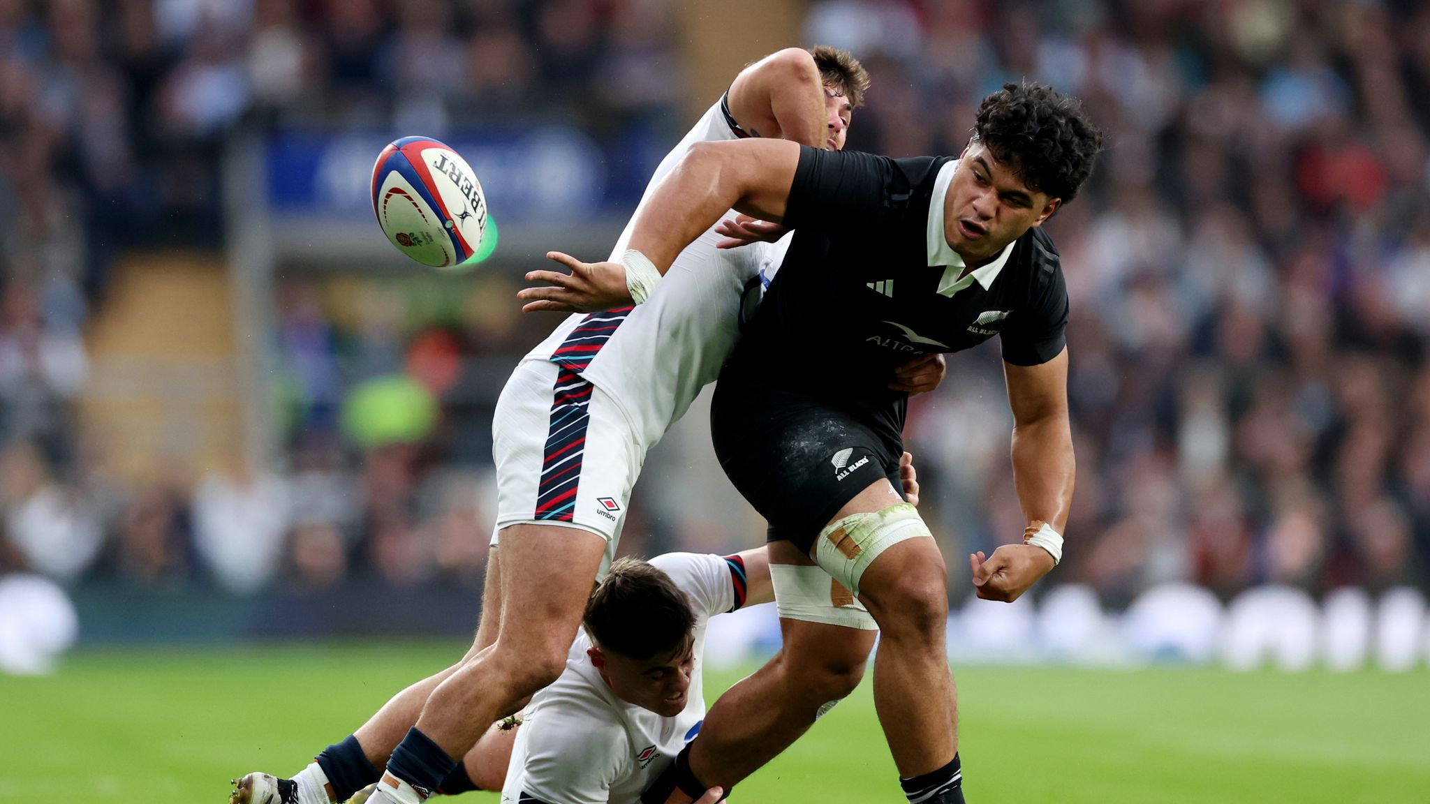 England 22-24 New Zealand: All Blacks edge thriller in dramatic ...