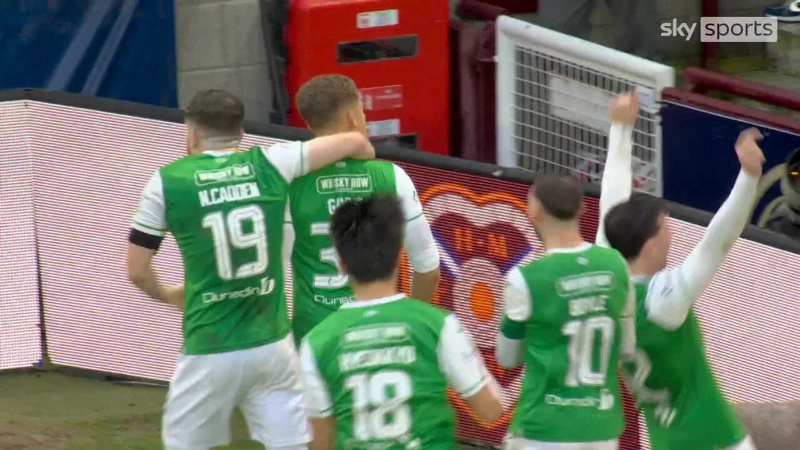 Dwight Gayle's smart finish gives Hibs lead in Edinburgh derby ...
