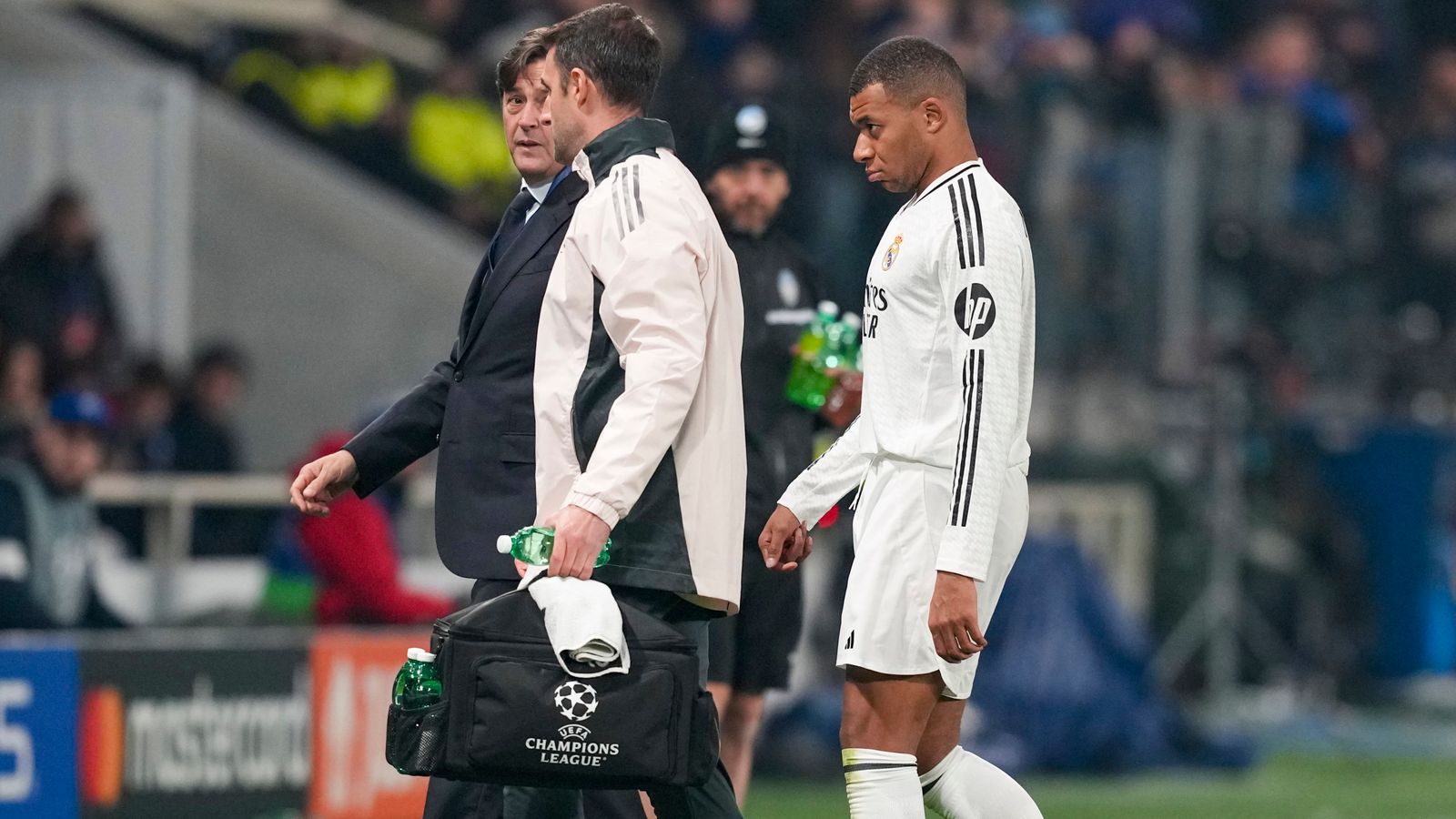 Real Madrid keep tabs on Man Utd pair Lisandro Martinez and Diogo Dalot ...