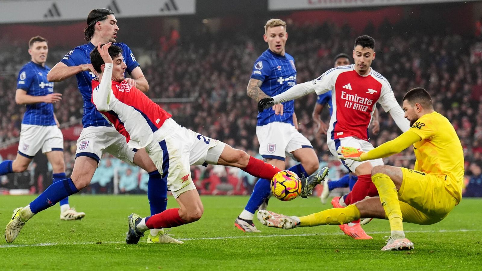 Arsenal vs Ipswich Town LIVE! Premier League team news, updates, match ...