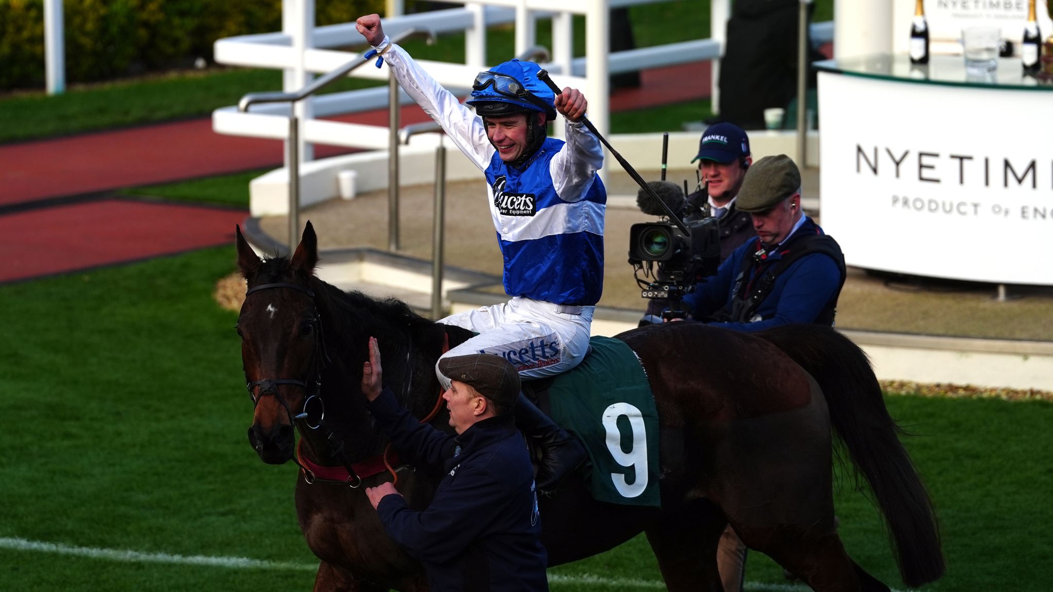 Cheltenham: Gemirande lands December Gold Cup for Venetia Williams and ...