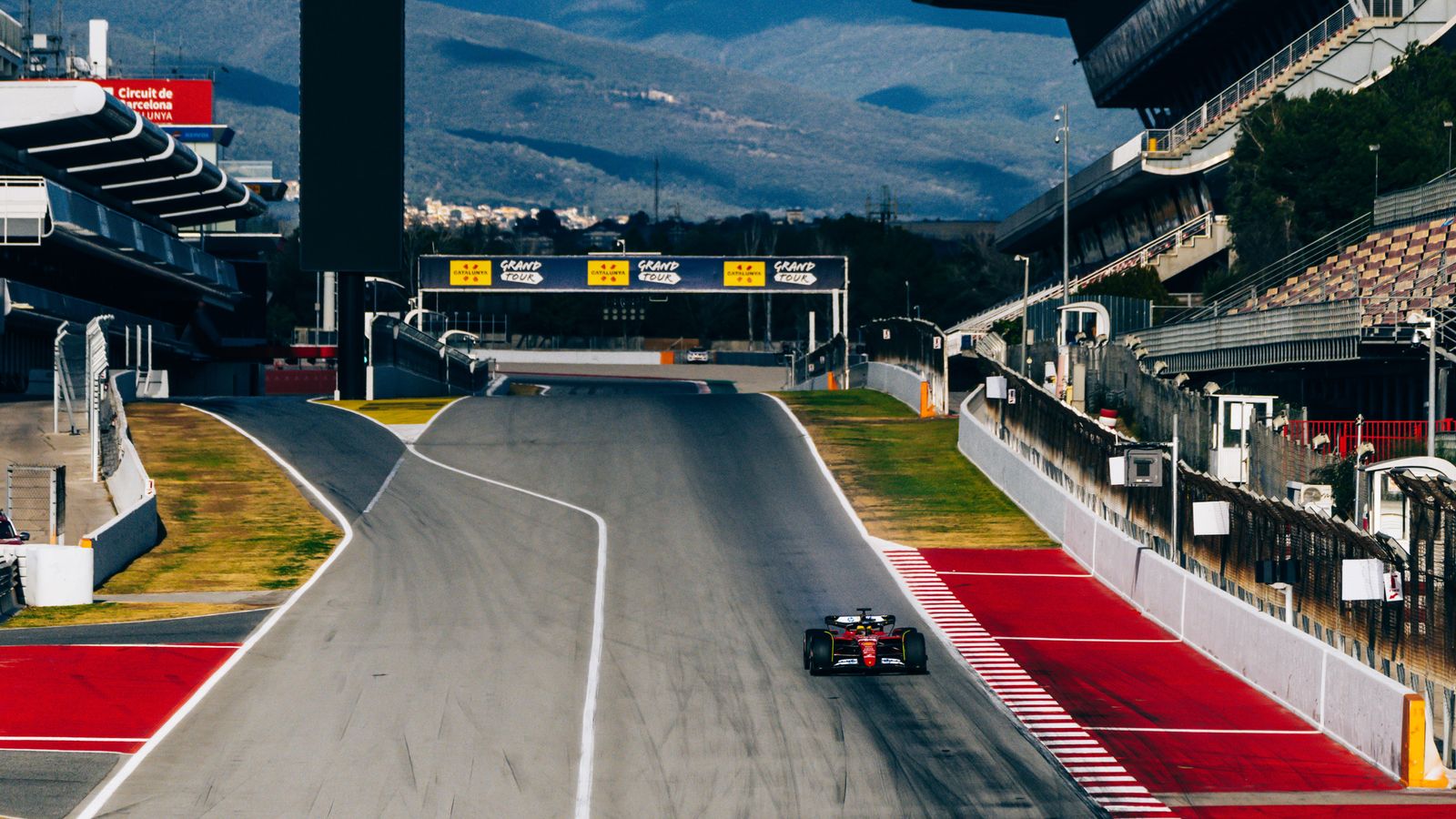 Lewis Hamilton crashes during Ferrari testing at Barcelona on third day ...