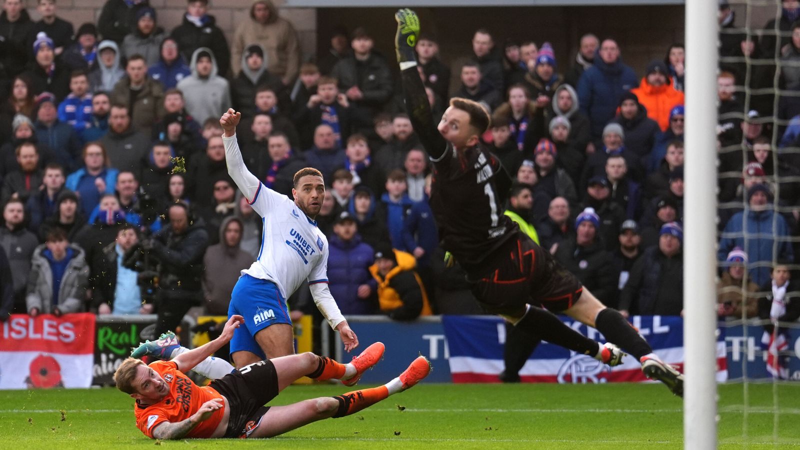 Dundee Utd 1-3 Rangers: Mo Diomande controversial red as Rangers win at ...