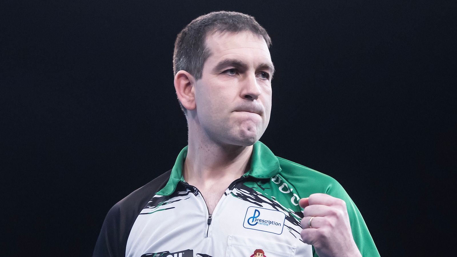 World Masters darts: Stephen Bunting pulls off comeback as Rob Cross ...