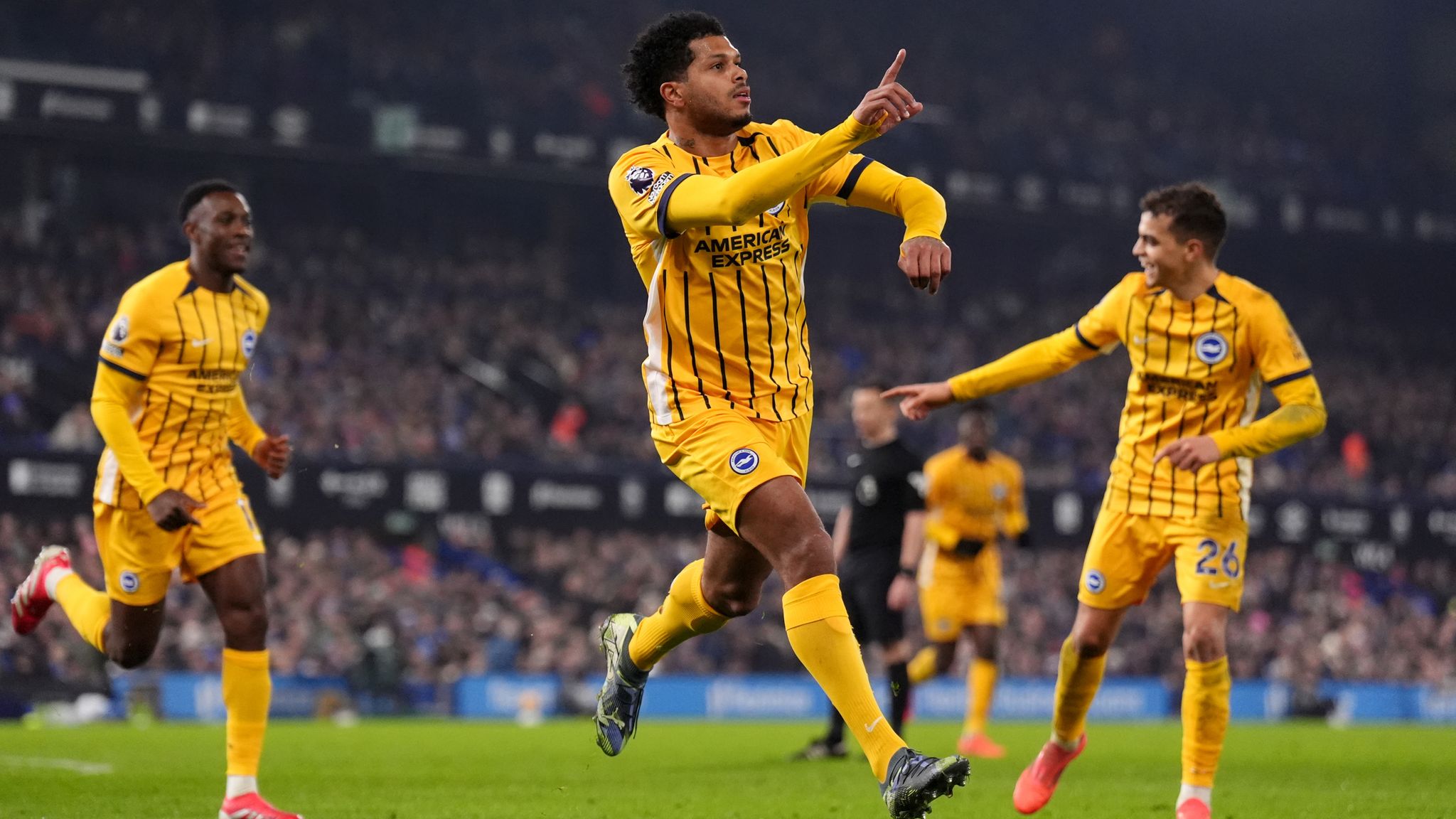 Ipswich 0-2 Brighton: Joao Pedro avoids red card as Kaoru Mitoma and ...