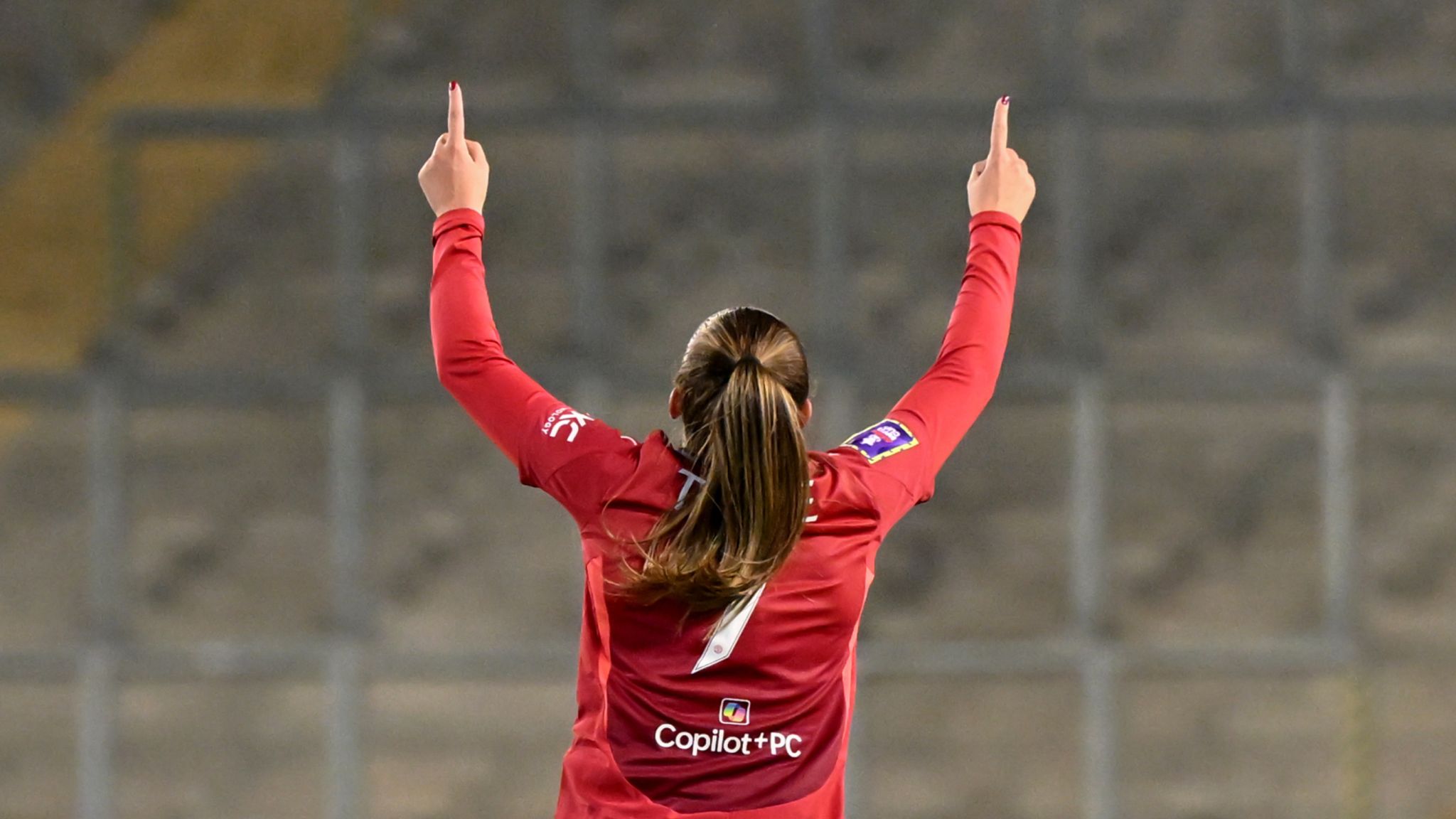 Man Utd's Ella Toone pays tribute after her father died of cancer - 'I ...