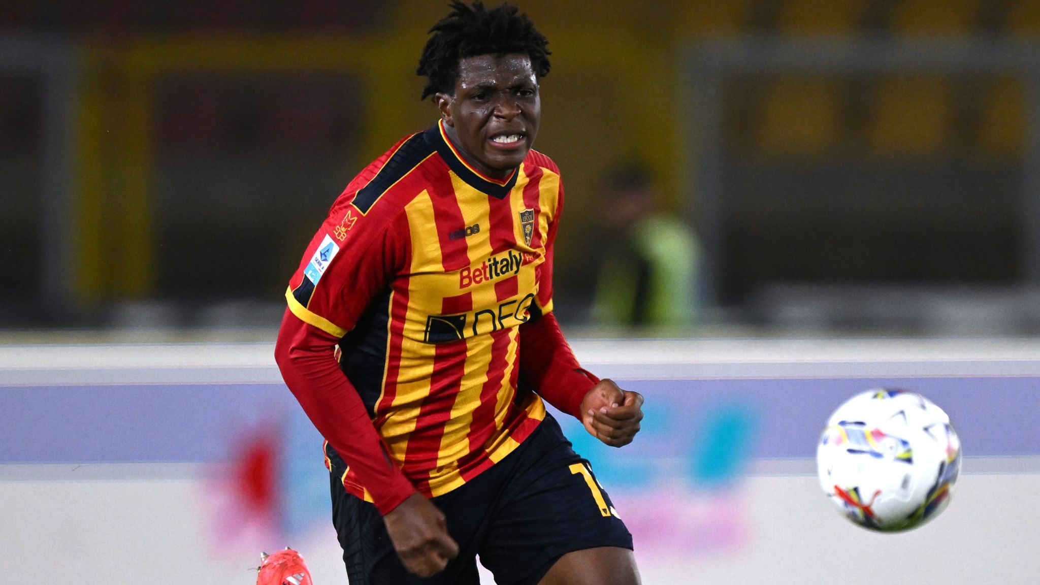 Patrick Dorgu transfer: Manchester United close in on signing Lecce ...