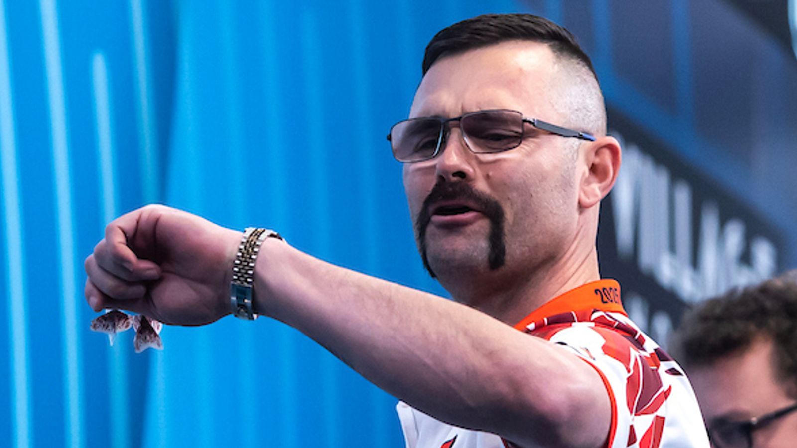 Players Championship Darts: Damon Heta beats Stephen Bunting in ...