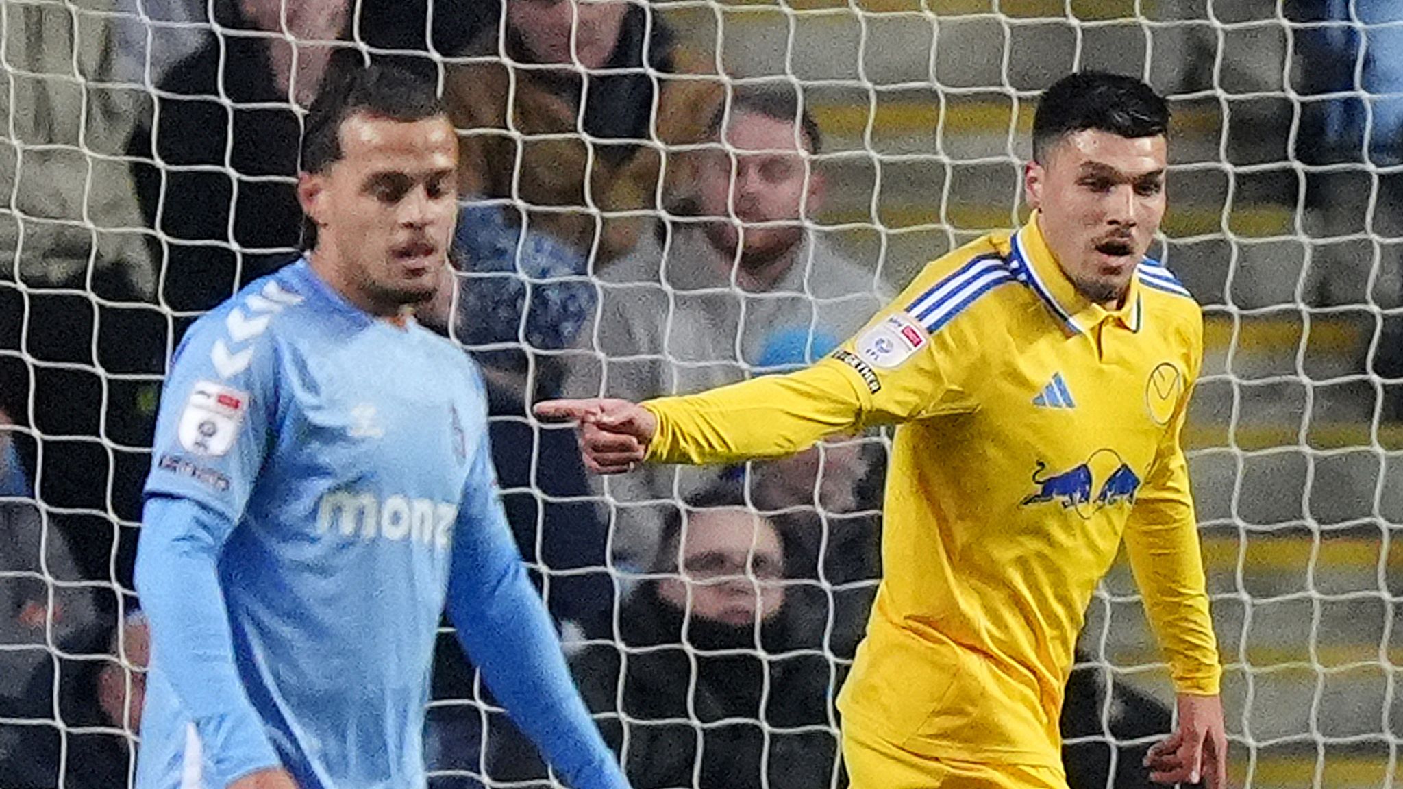 Coventry 0-2 Leeds: Joel Piroe and Jayden Bogle send United five points clear at top of ...