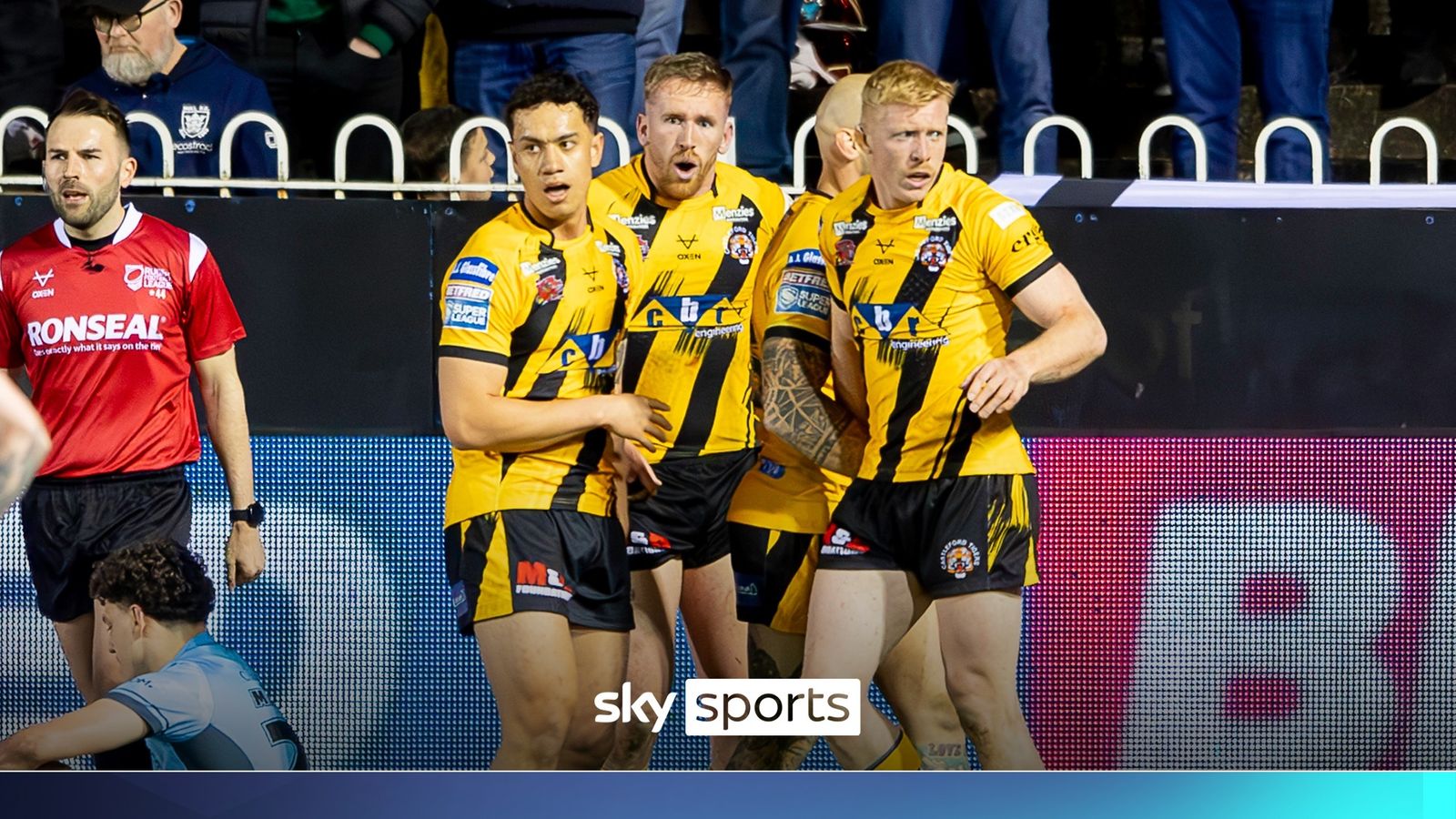 'Utterly delightful!' | Castleford hit back with stunning team try ...