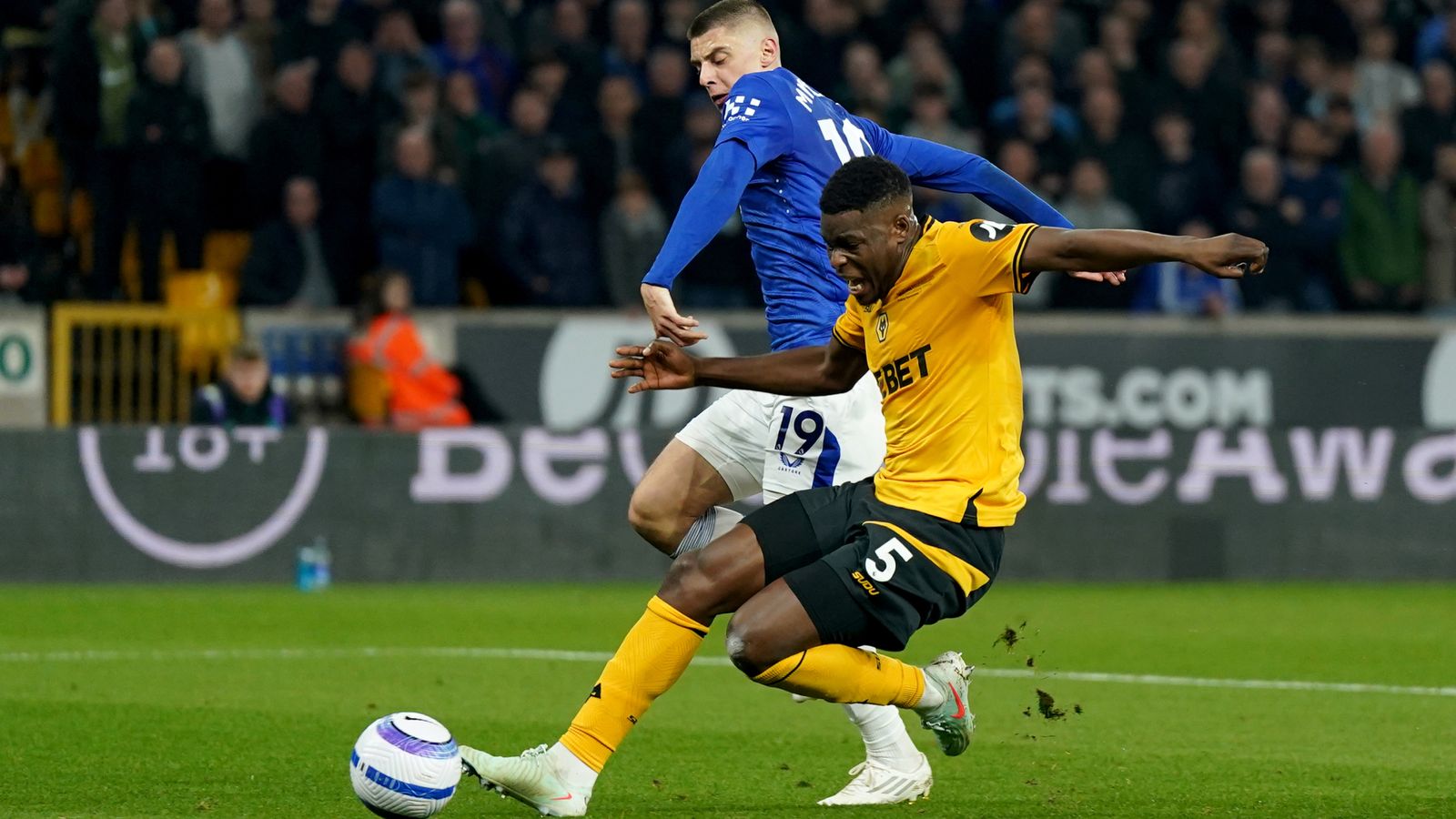 Wolves vs Everton LIVE! Premier League match updates, news and score ...