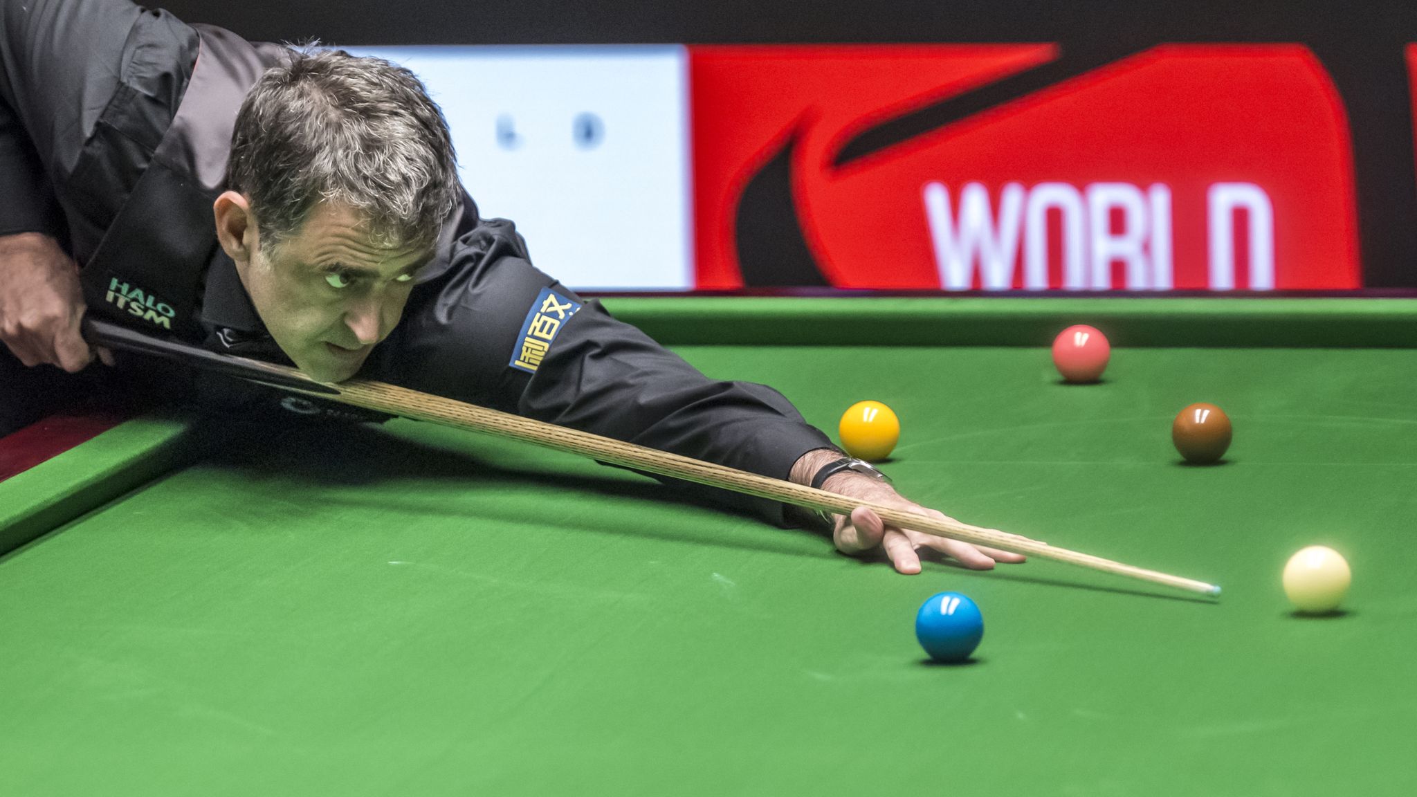 World Snooker Championship: Ronnie O'Sullivan holds narrow Crucible ...