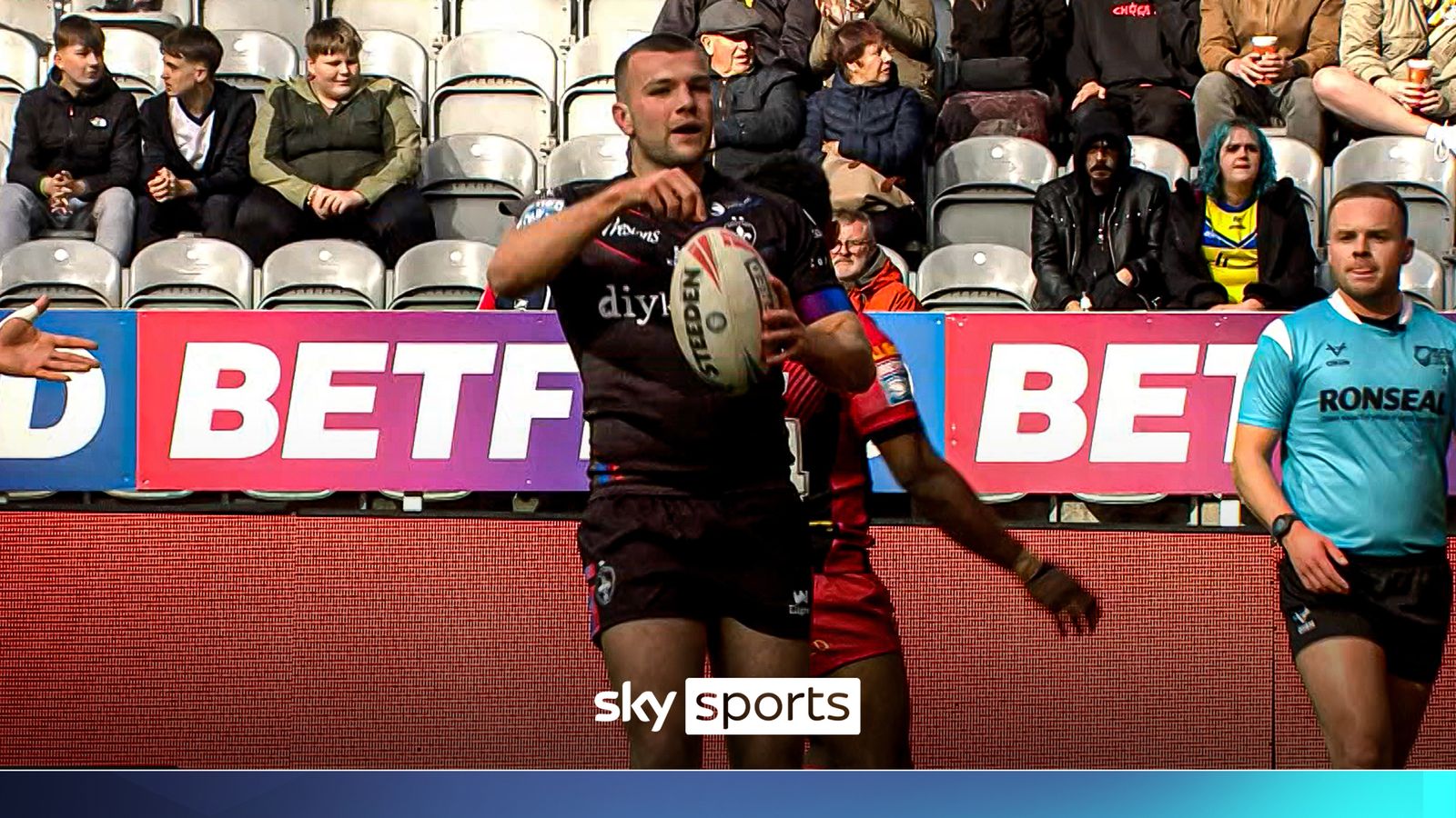 Castleford v Wakefield: Max Jowitt opens scoring with brilliant try ...