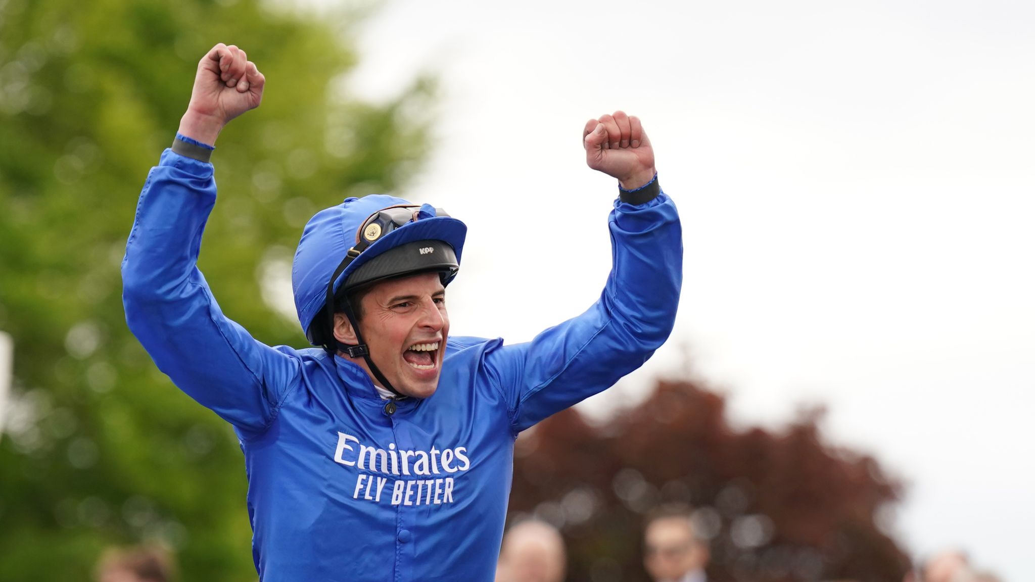1000 Guineas: Desert Flower swoops for Newmarket glory for Godolphin ...