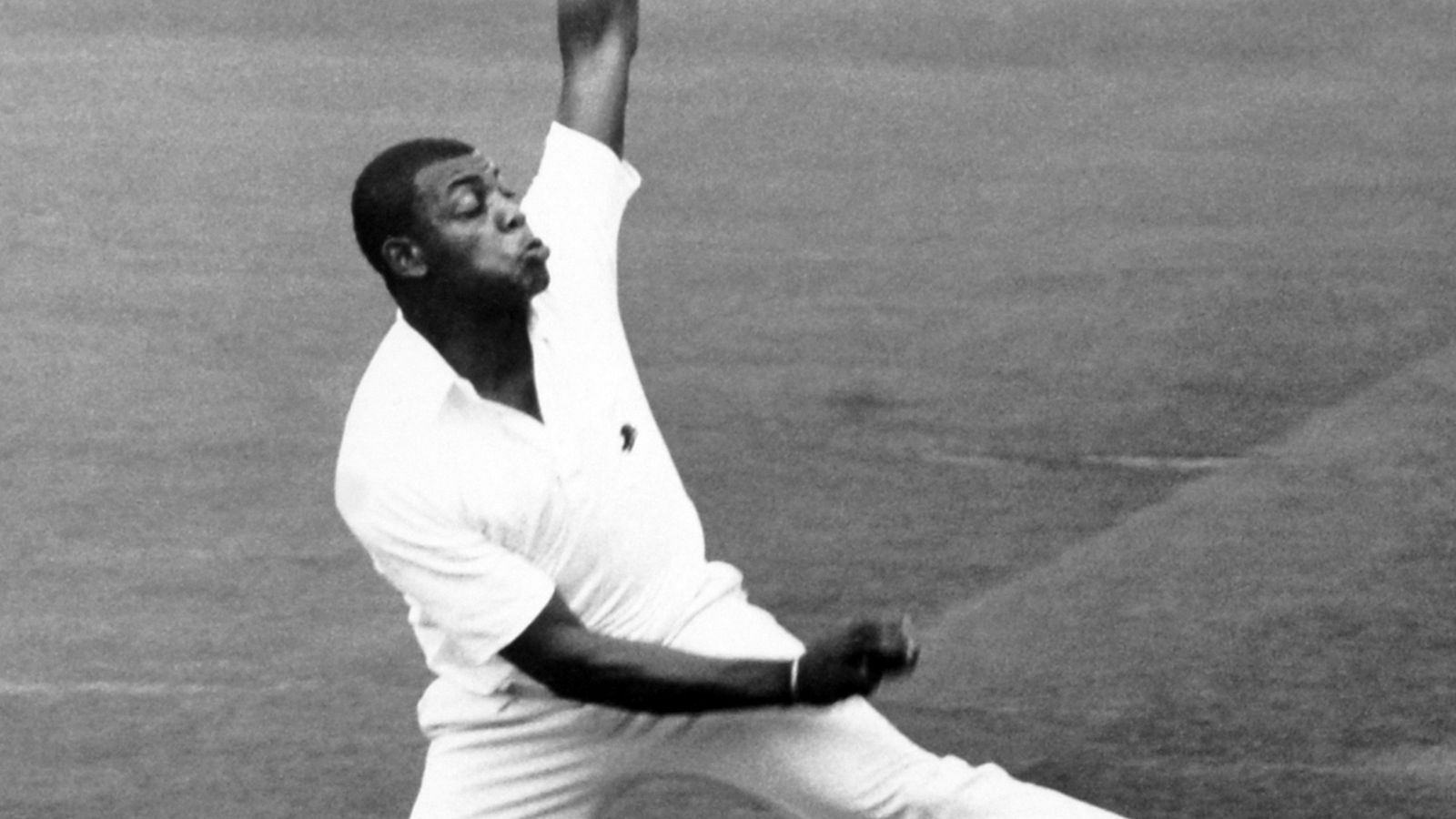 David 'Syd' Lawrence: Former England and Gloucestershire bowler dies ...